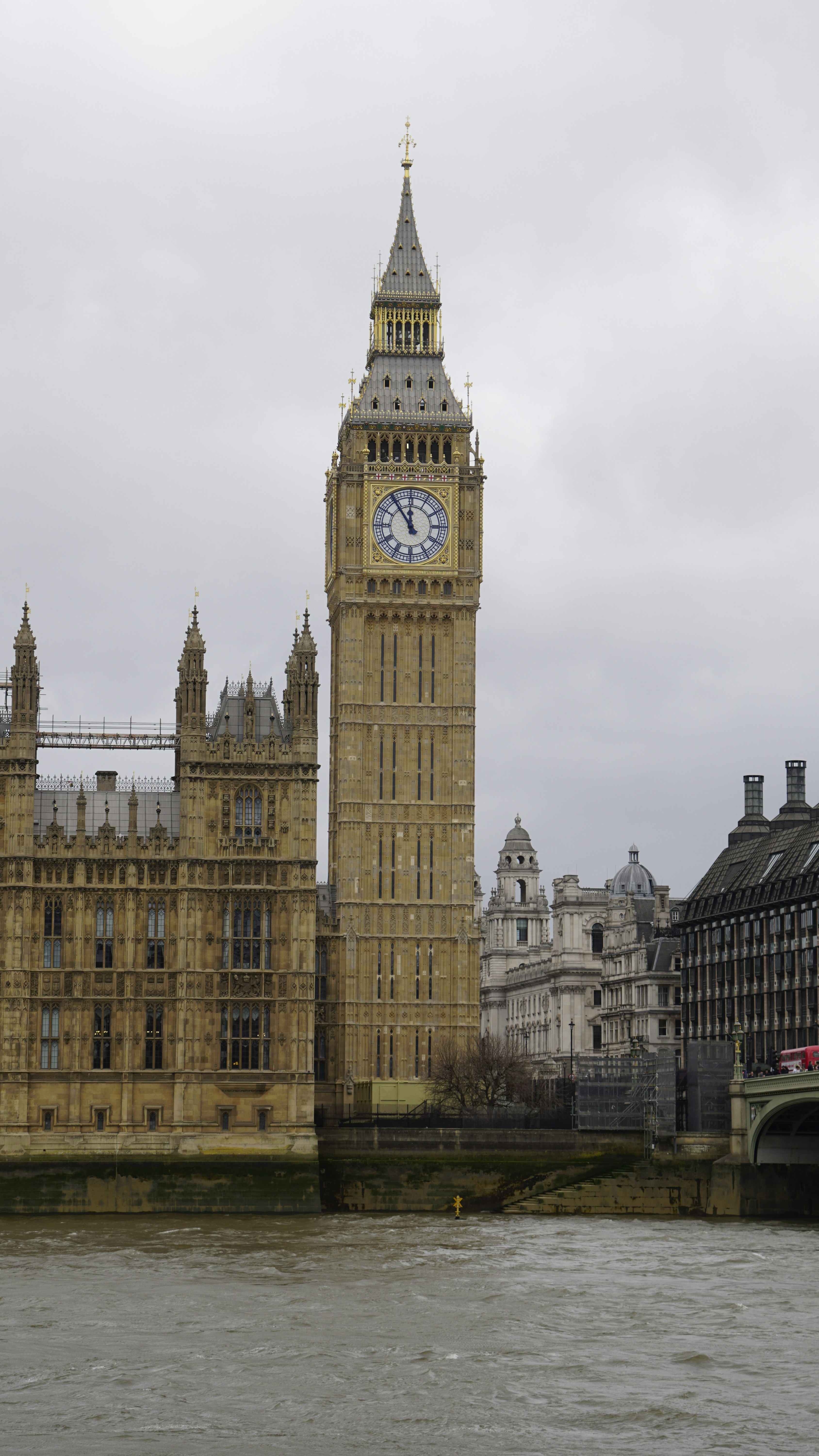 Clock Tower Over the Thames: Big Ben in Gray Morning Light