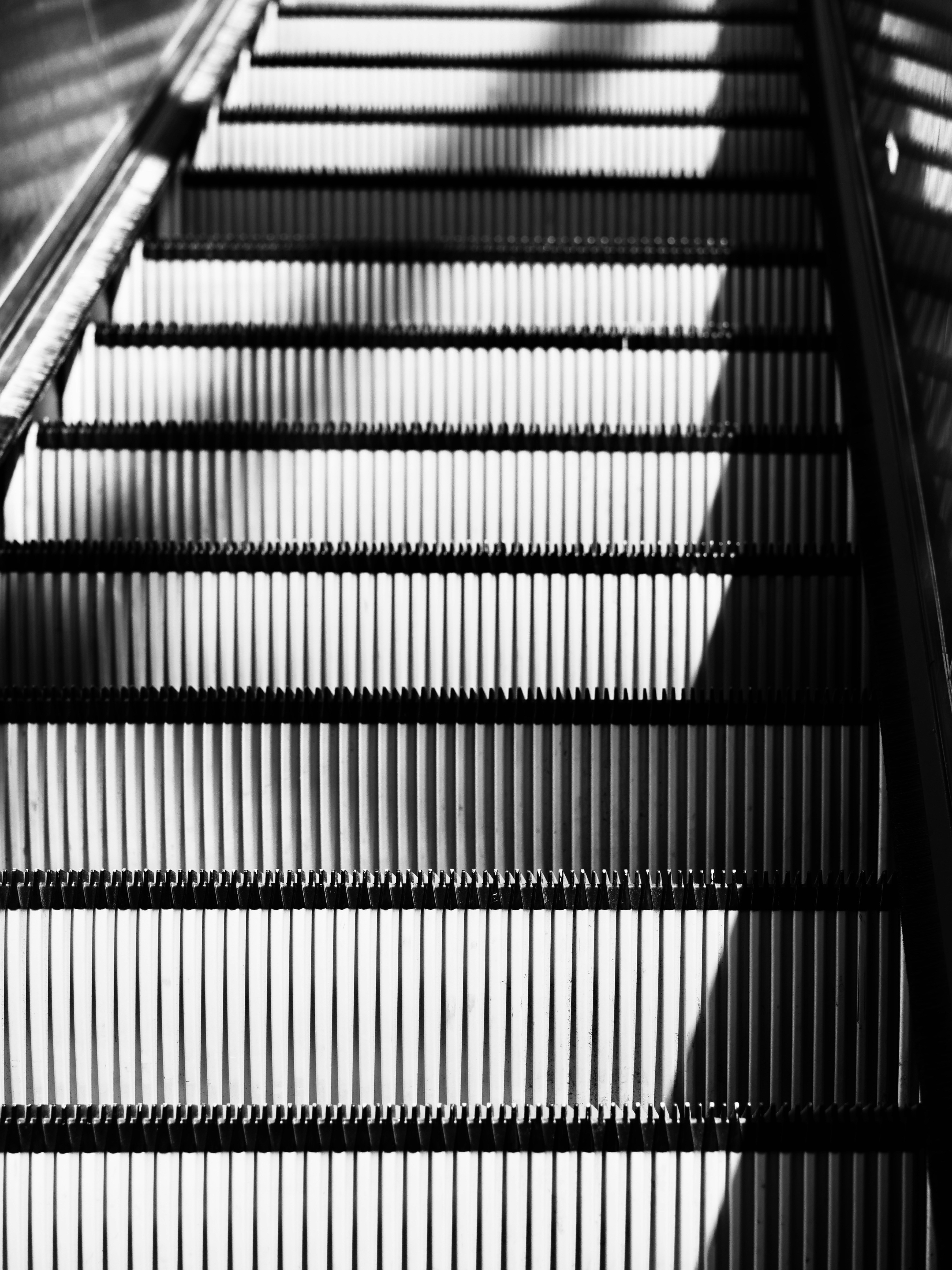 Monochrome Staircase: Ridges in Light and Shadow