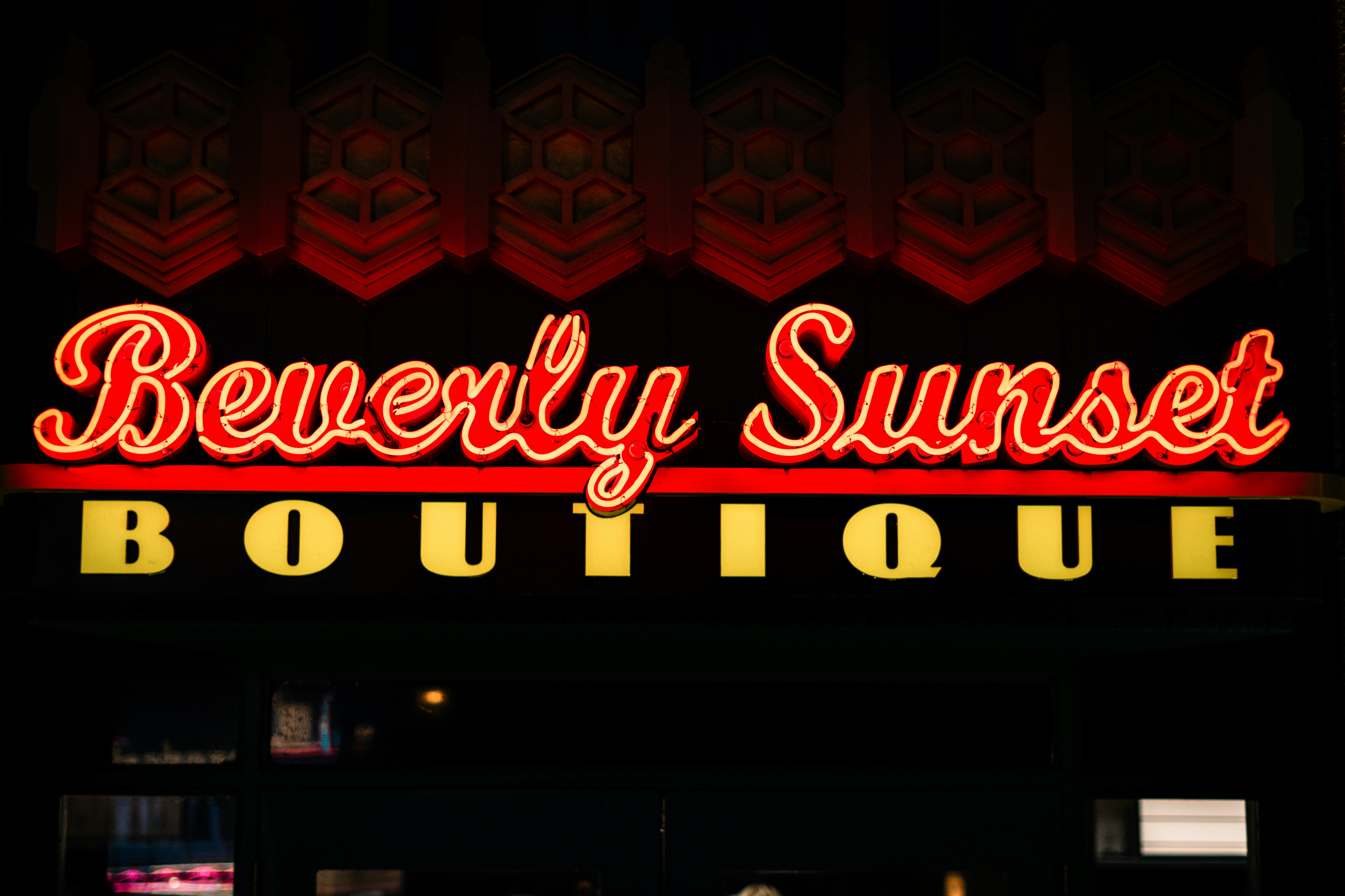 Neon Beverly Sunset: Vintage Signage in Quiet Night