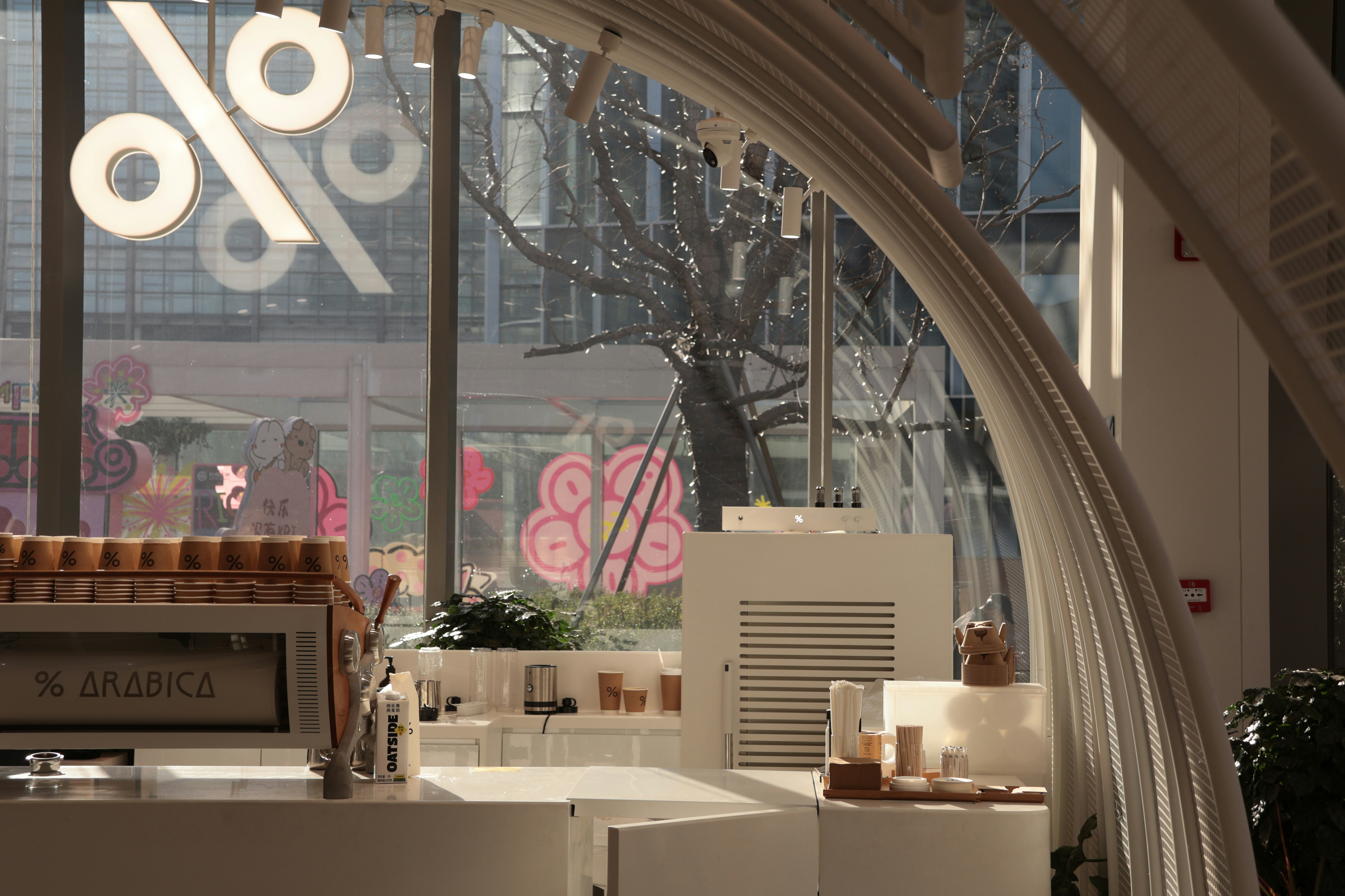 Arcade of Light: A Circular Exhibit in Soft Retail Glow