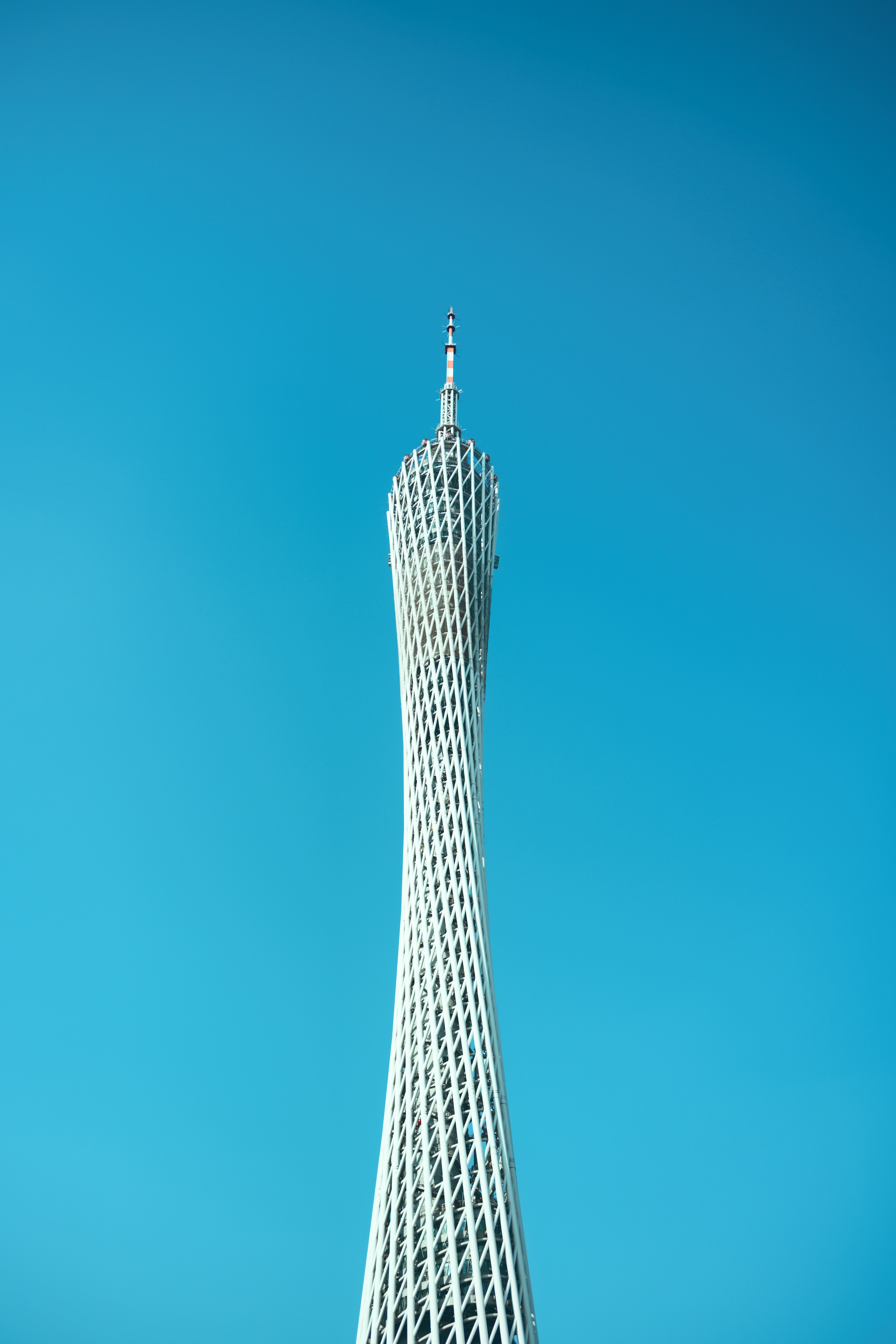 Spire in Sky: The Guangzhou Tower Reaching for Clear Horizons