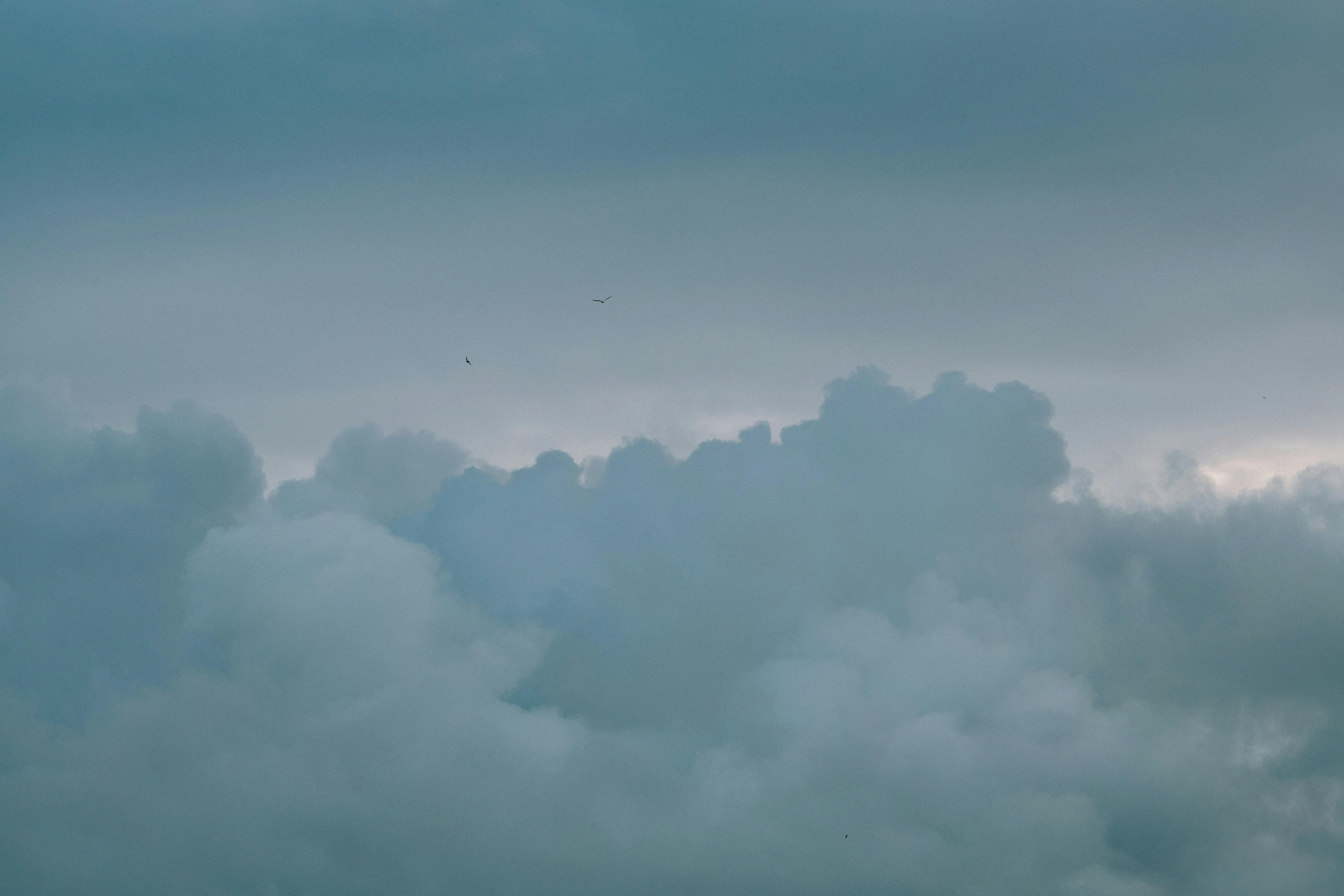 Cloudscape Gap: A Quiet Horizon Above the City