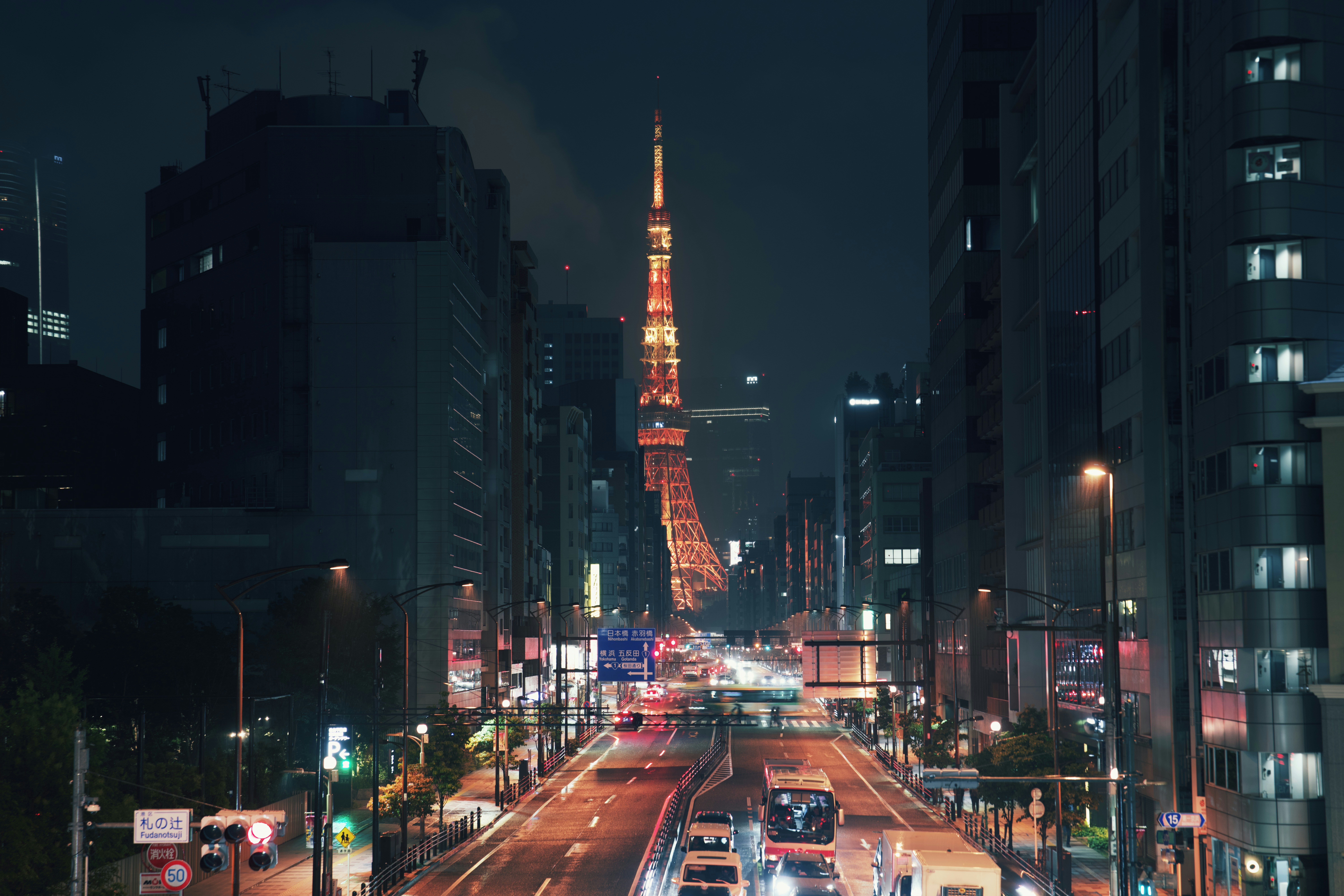 Tokyo Tower Night Corridor: Neon Arteries of a Quiet City