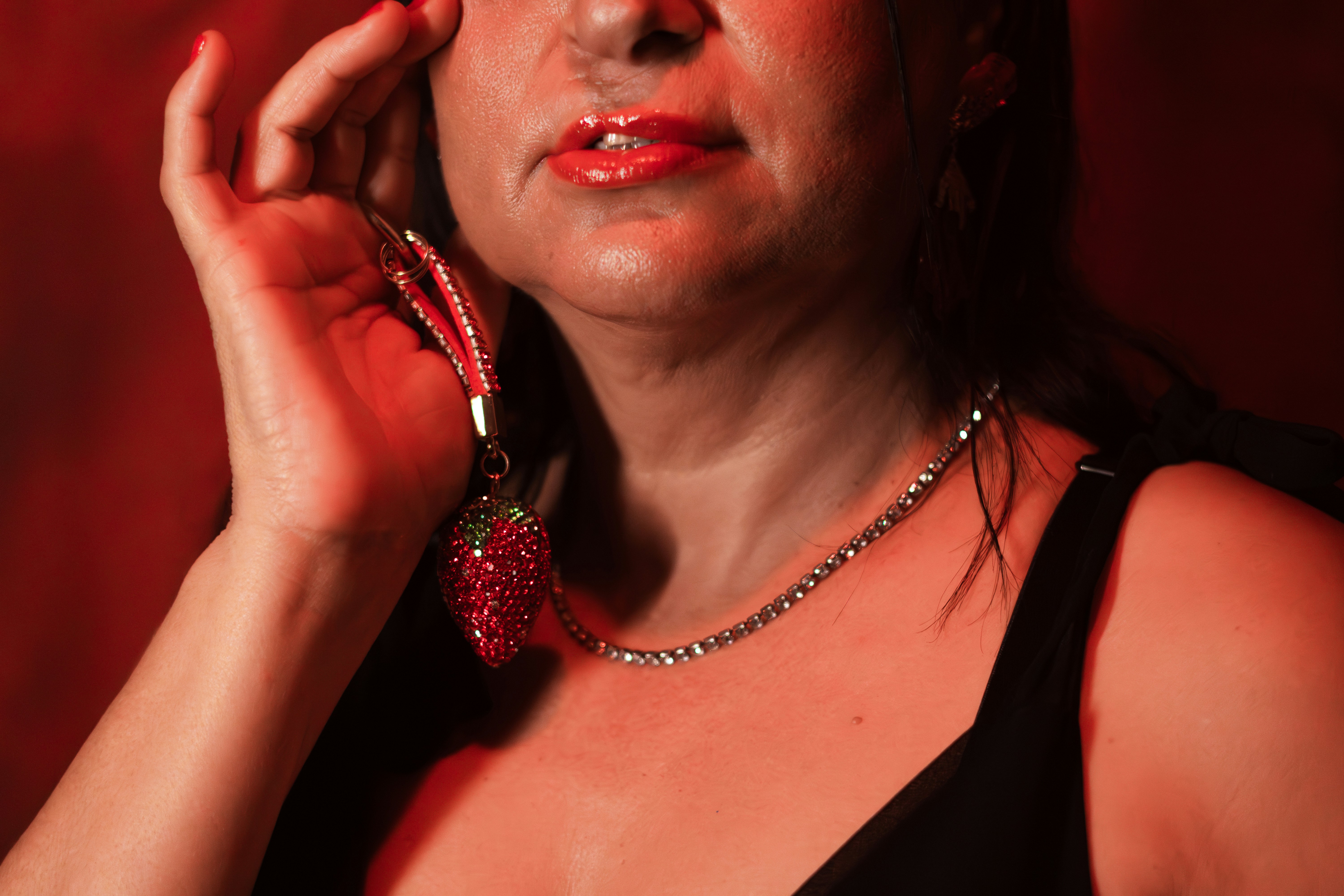 Red Velvet Silence: A Lady in Pearl and Lipgloss