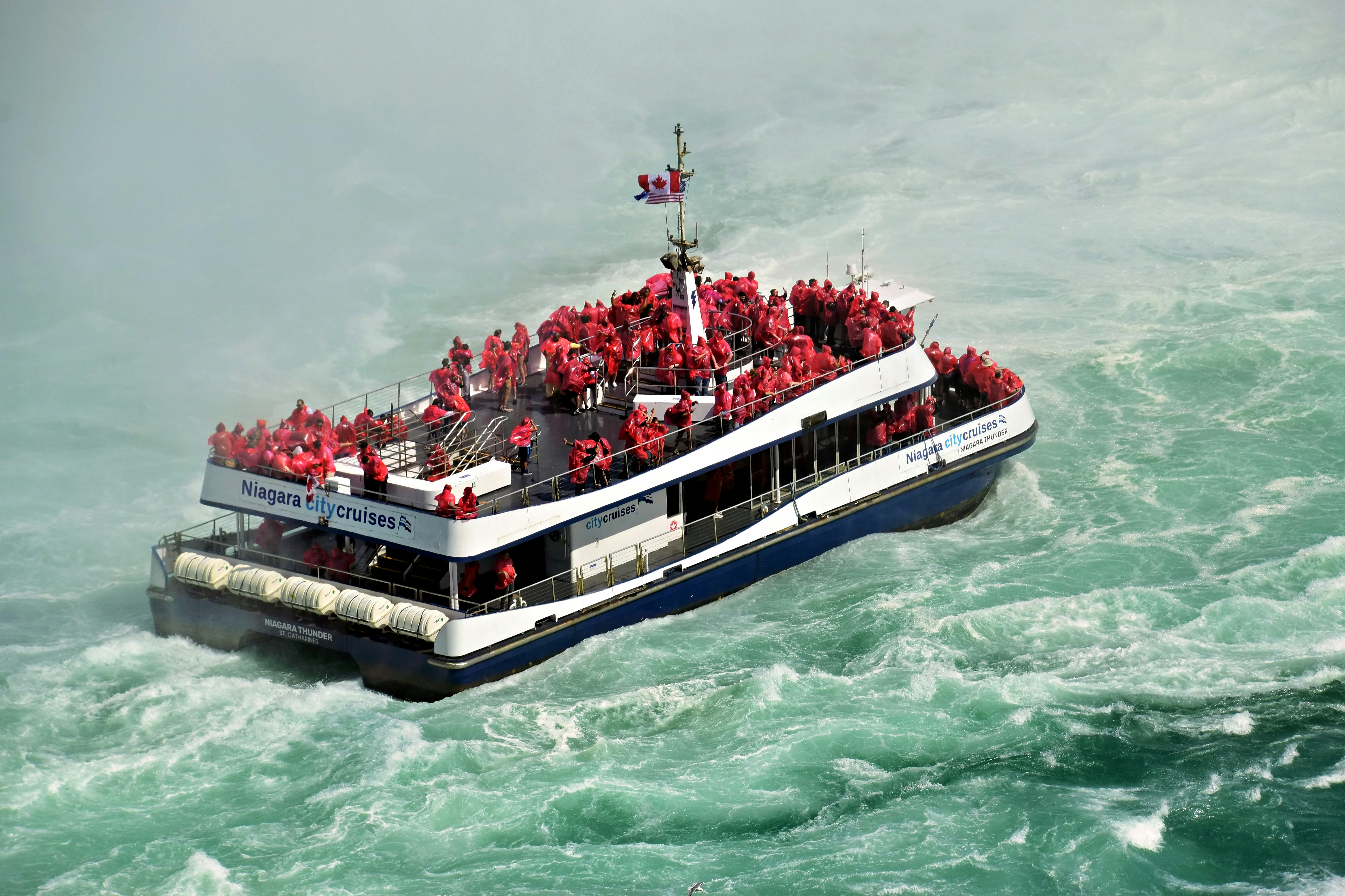 Niagara Tour: A Red-Paced Ferry Cutting Through Turquoise Currents