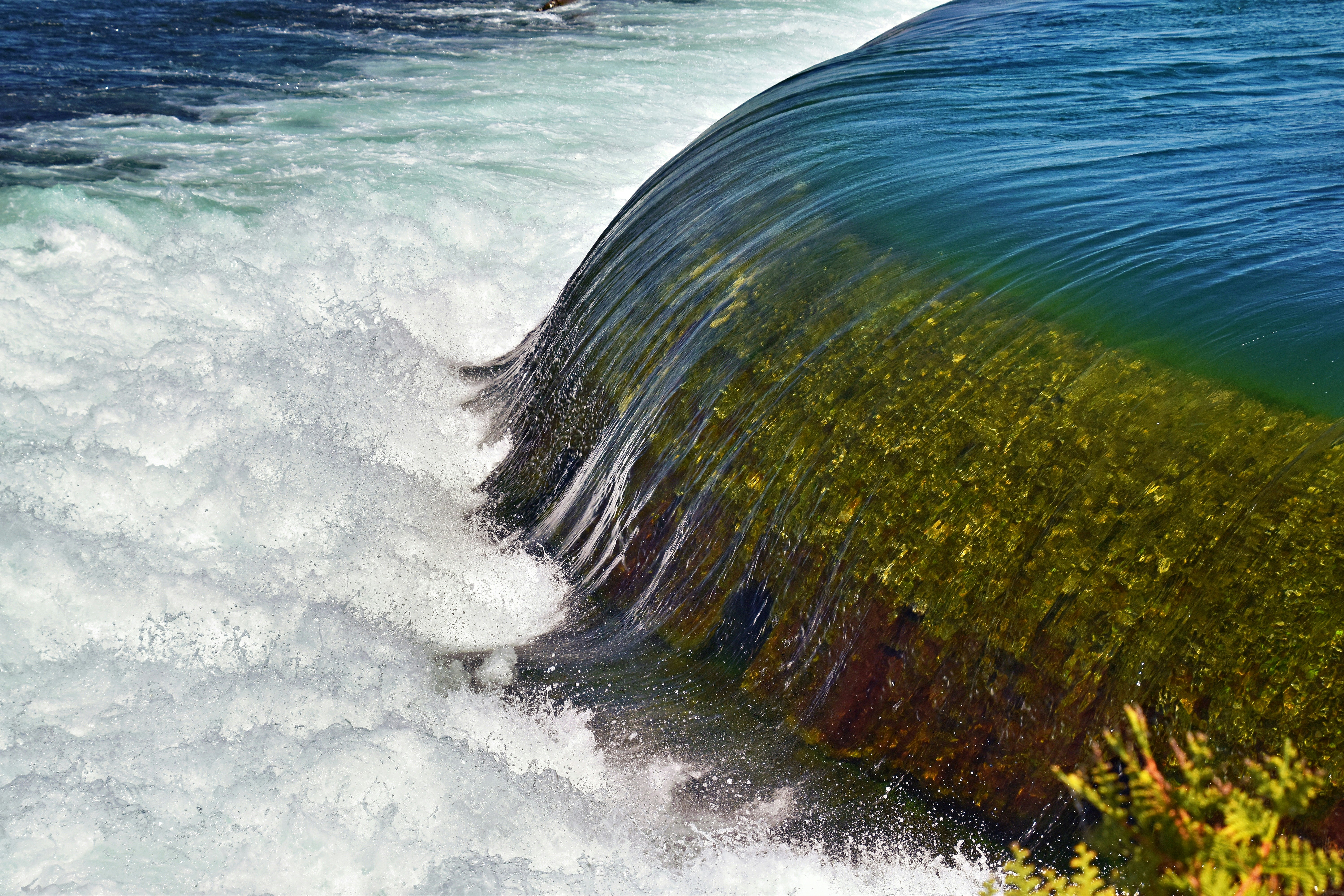A Titanium Gouge: Green Ridge of a Tidal Veil