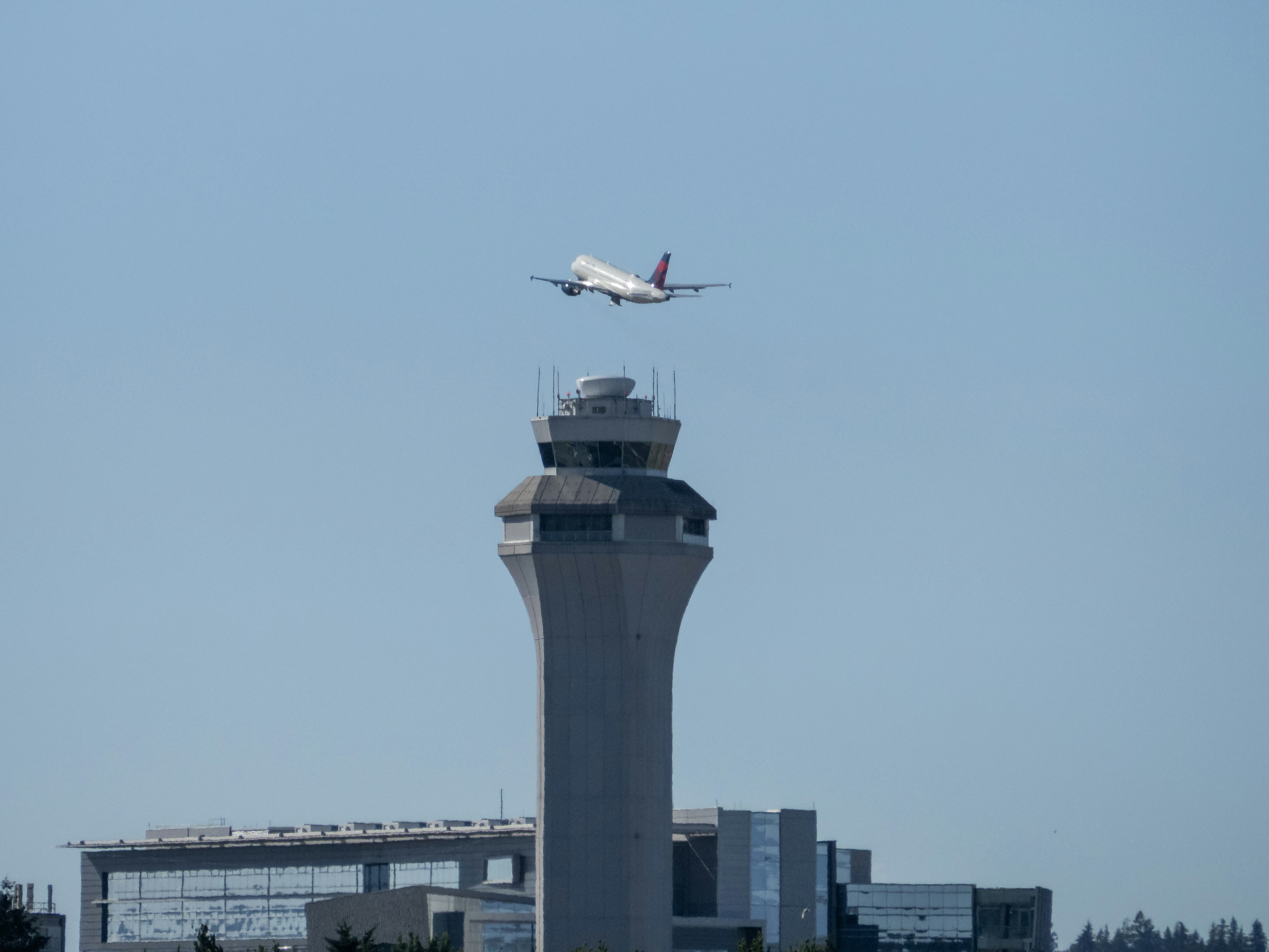 Approach over the Control Tower: Aircraft Descends into a Clear Skies Moment