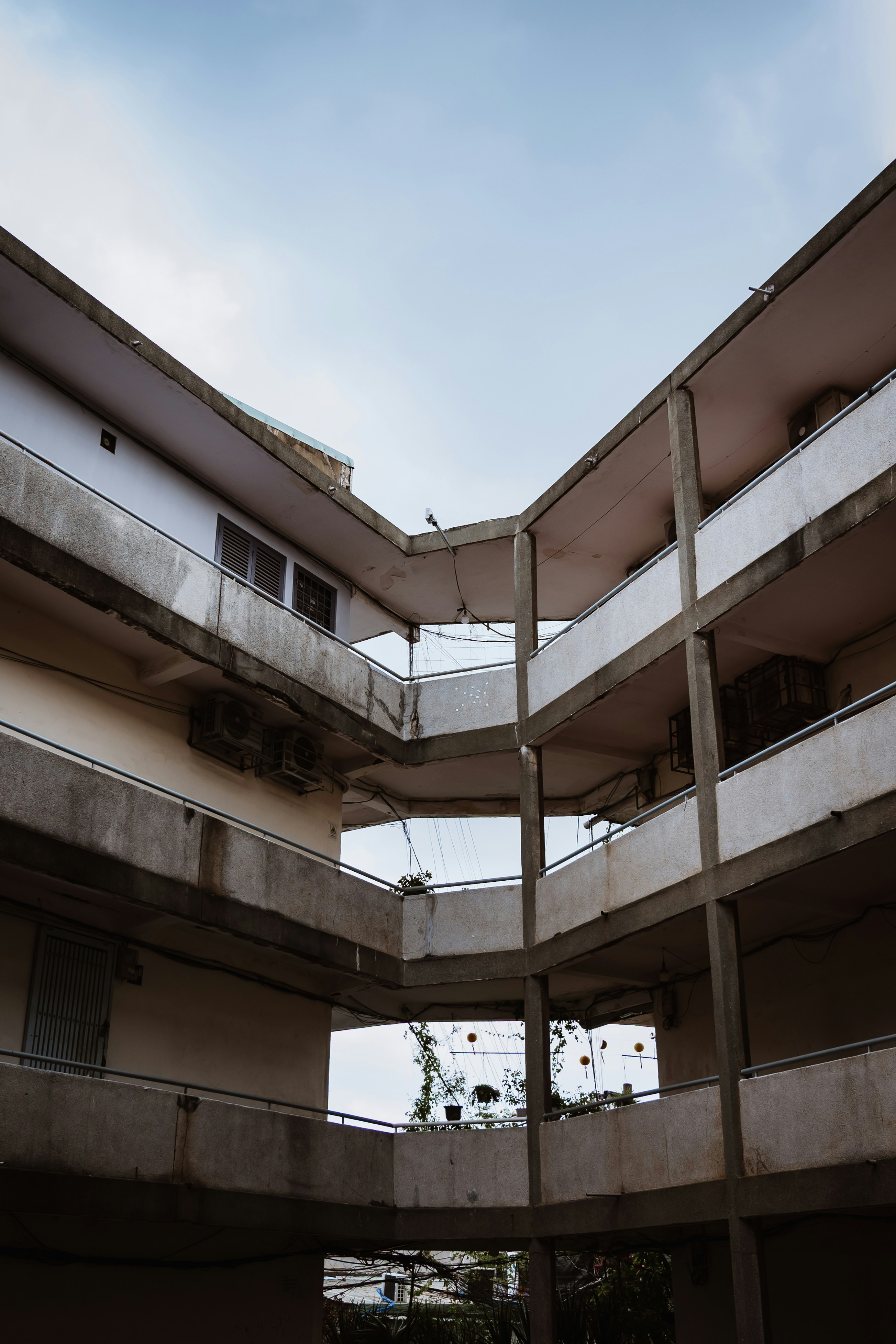 Open Atrium: Concrete Spirals Facing the Sky
