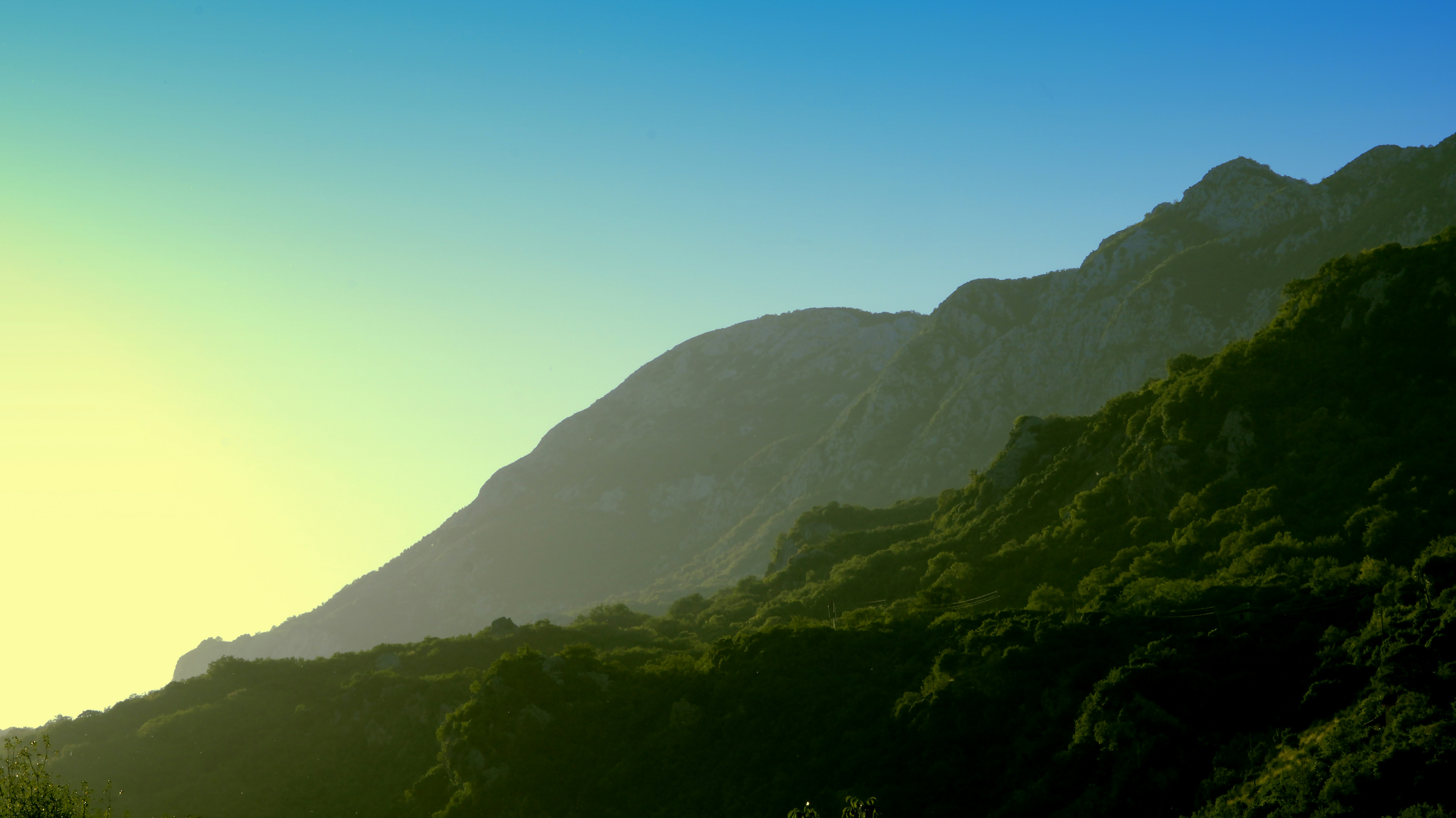 Sunrise Over the Ridge: A Quiet Horizon