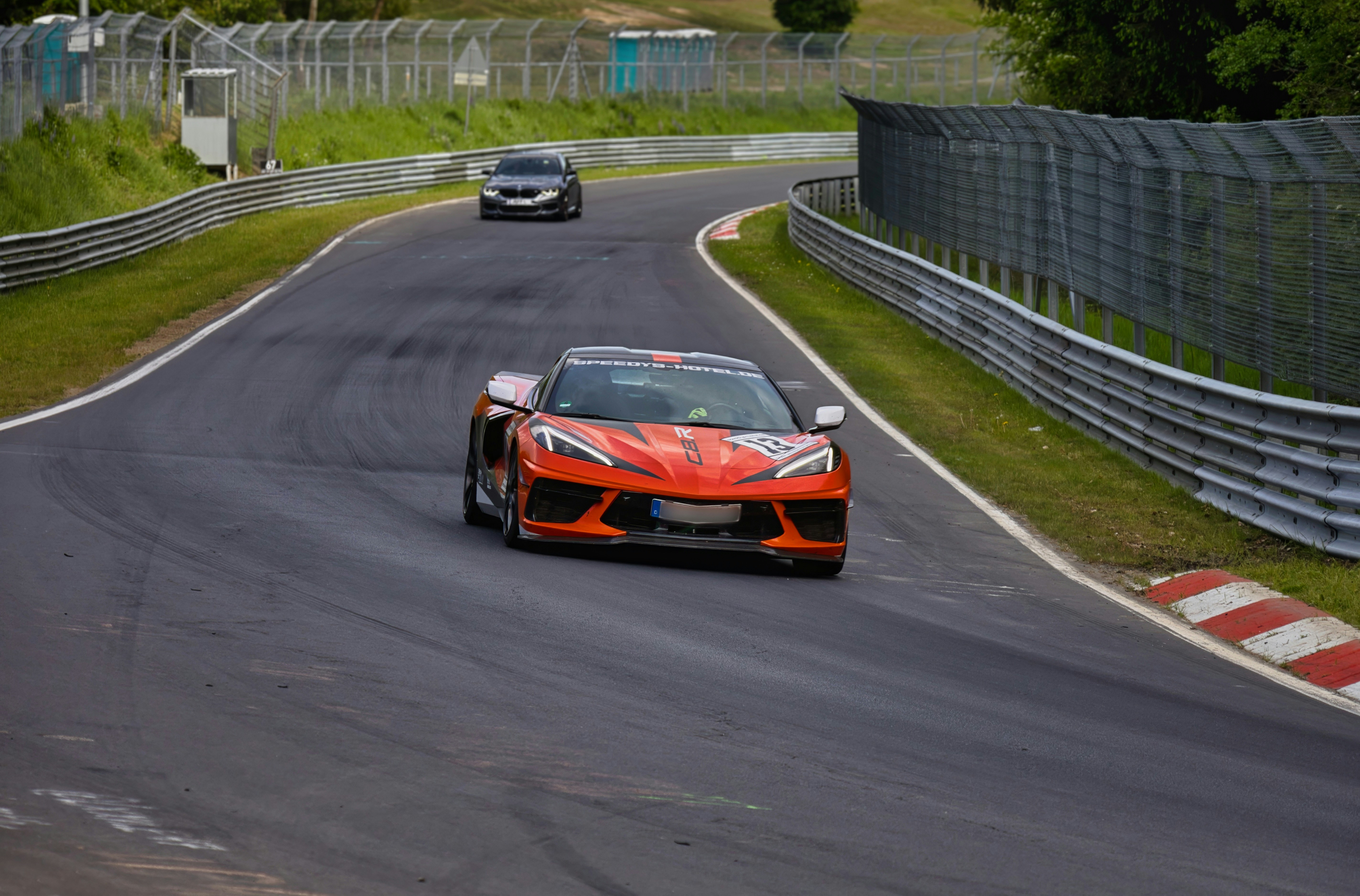 Red racer leading through a meandering raceway