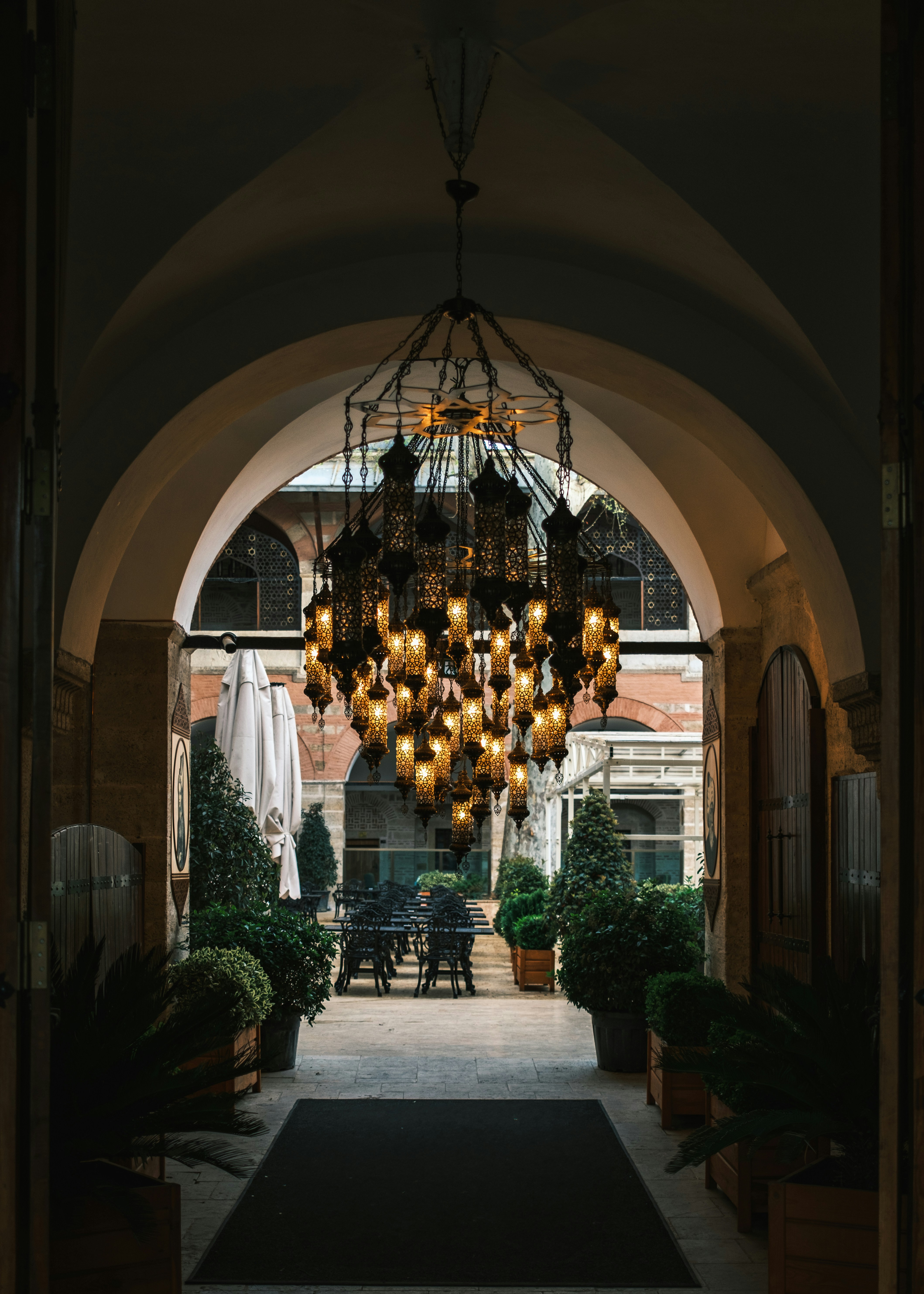Lanterns in a Courtyard Arc