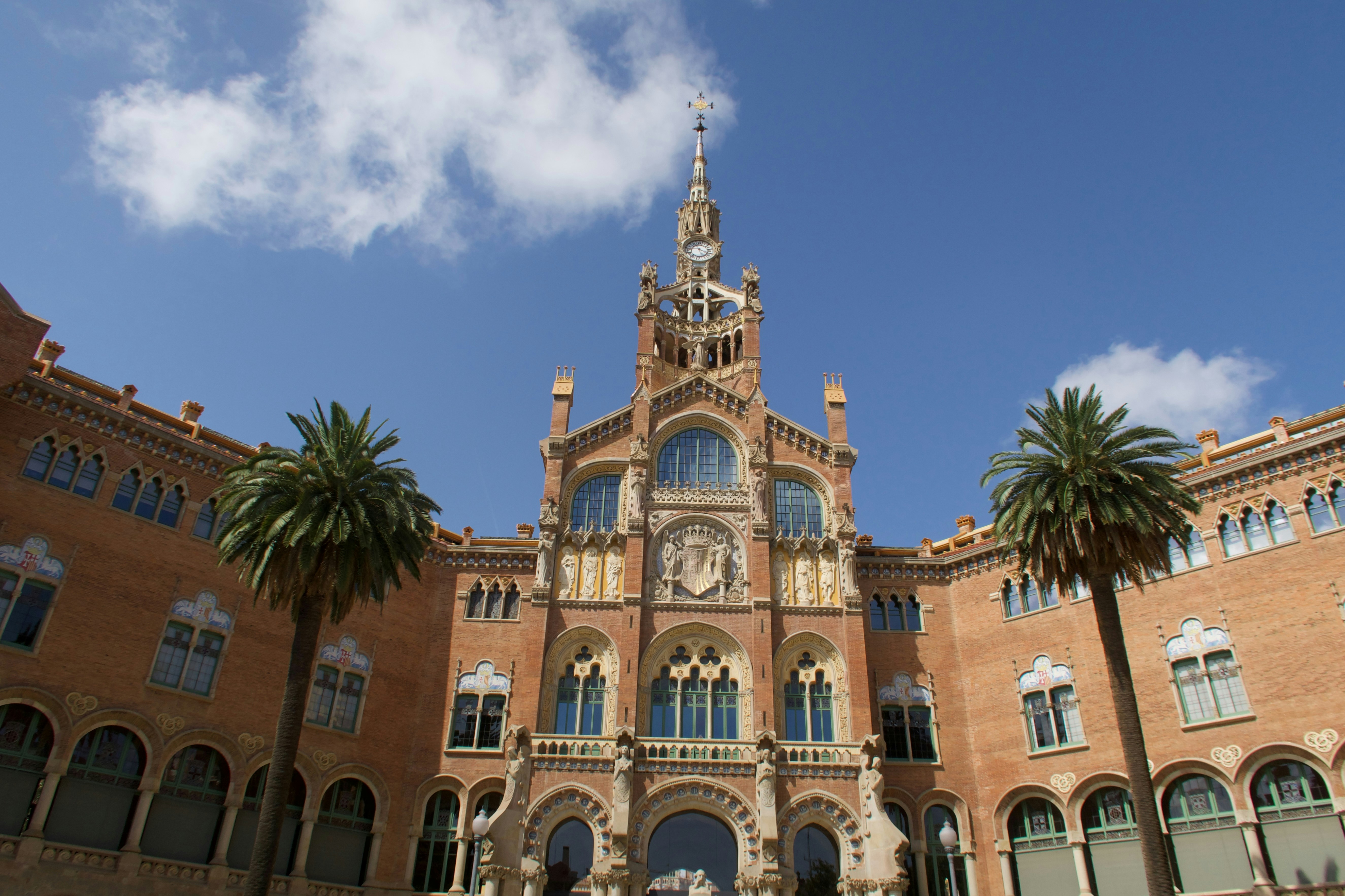 Symmetrical Seaside of Brick: The Town Hall’s Central Gaze