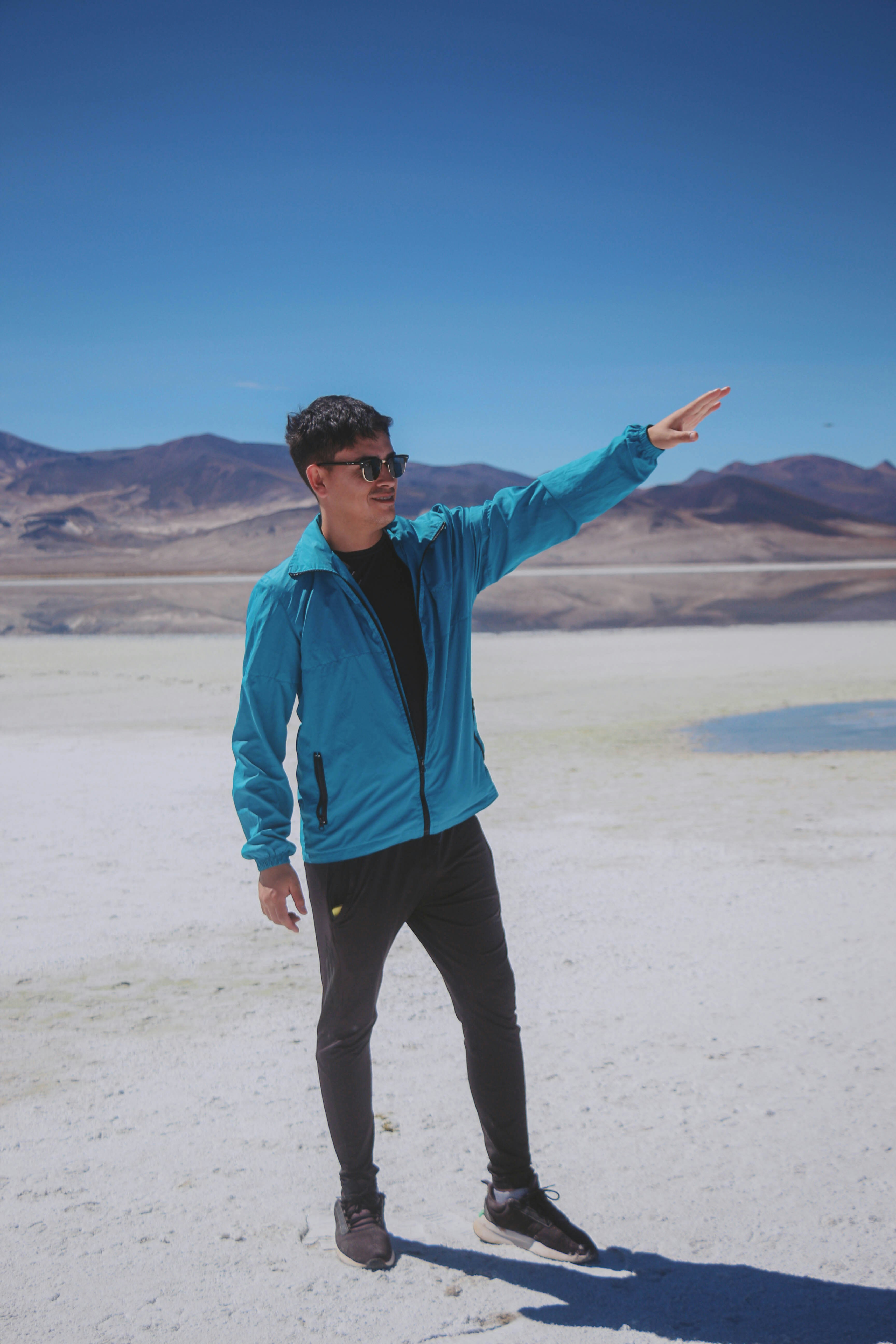 Outstretched Horizon: The Explorer in Turquoise