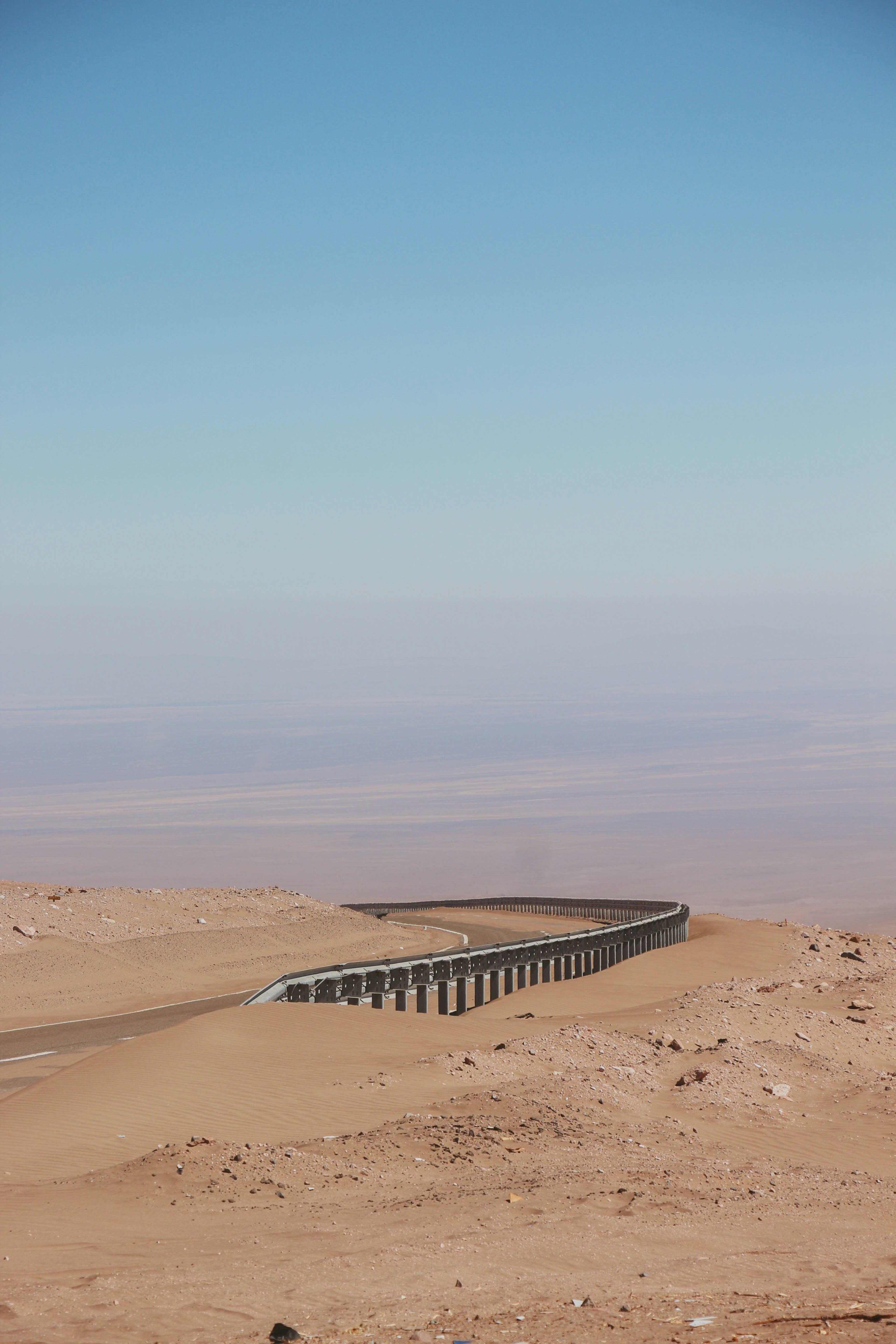Desert Ribbon: A Winding Barrier Against the Dunes