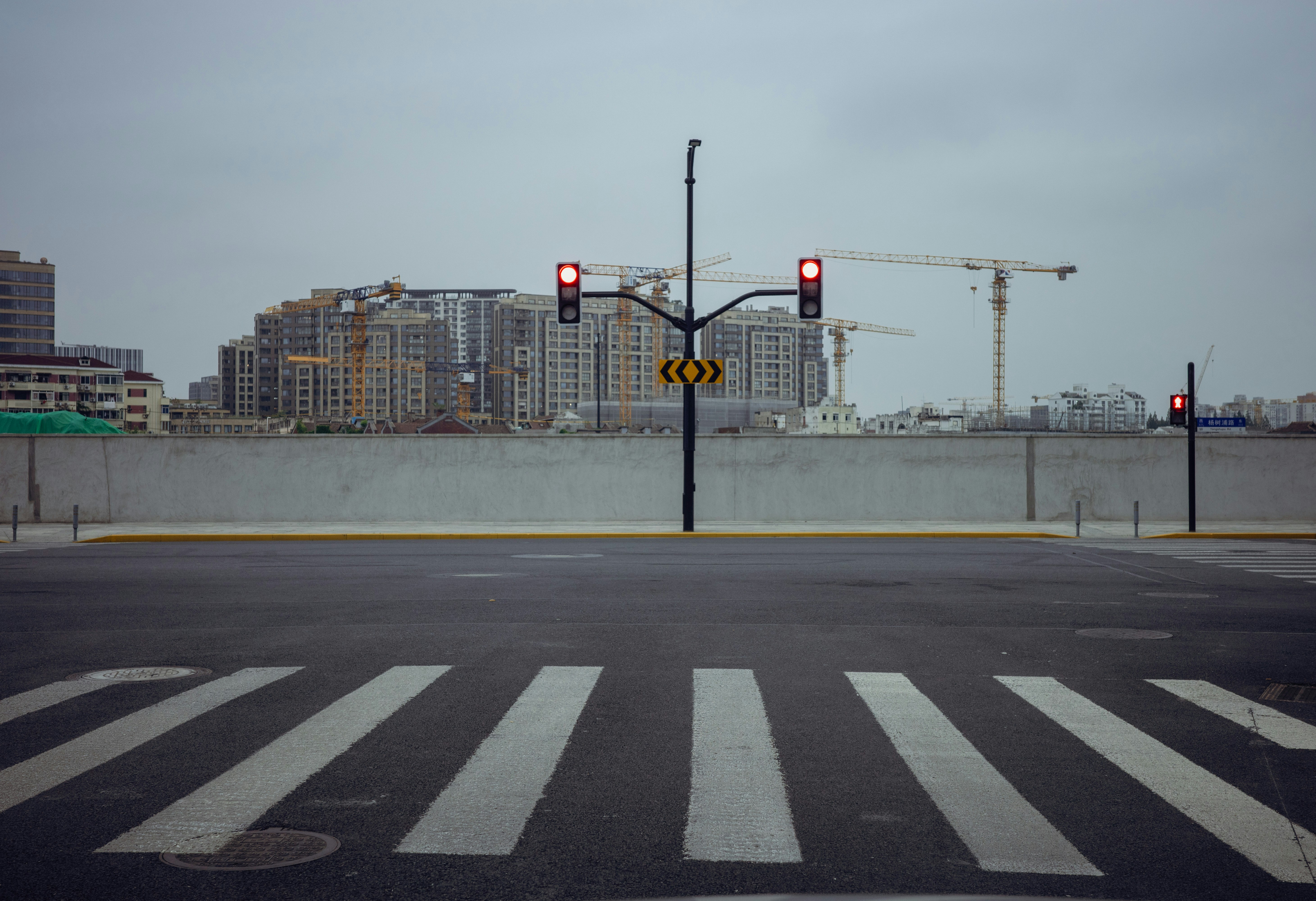 Crossroad of the City: A Quiet Moment Beneath Red Signals