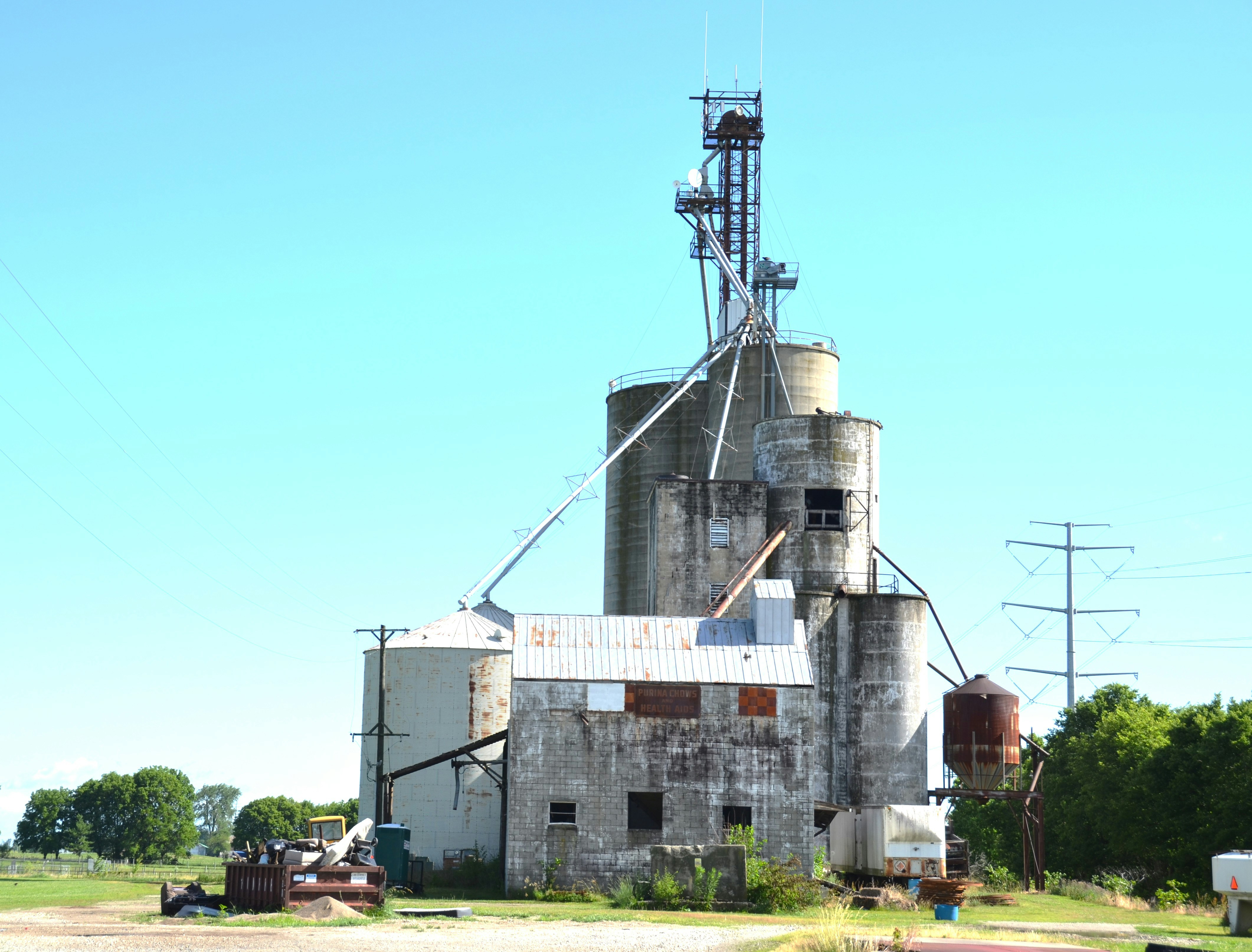Weathered Grain Elevator Dominates a Quiet Rural Scene
