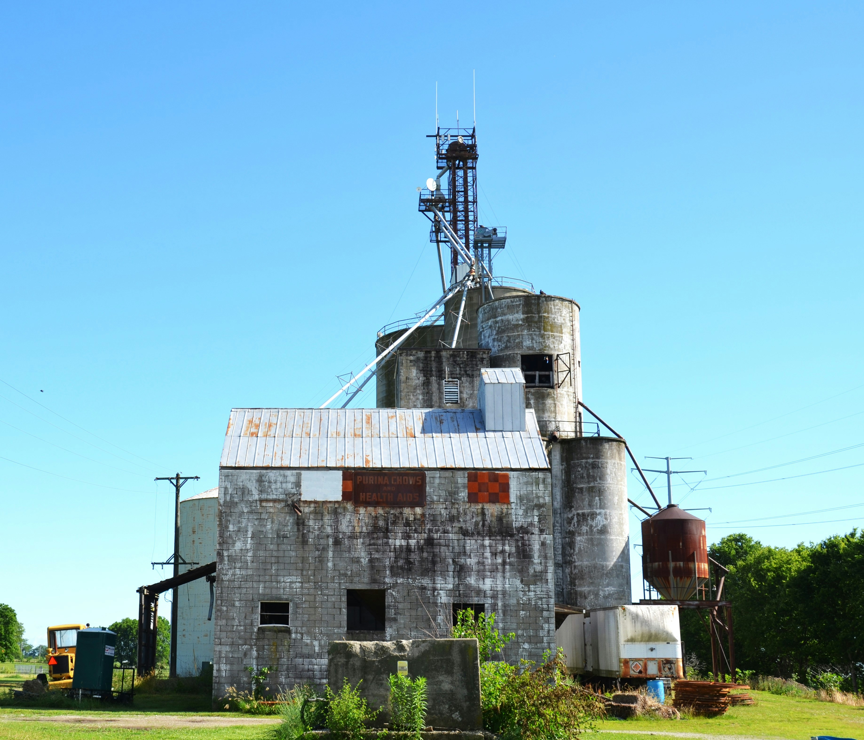 Industrial Silhouette: Weathered Grain Silo Complex Under Clear Sky