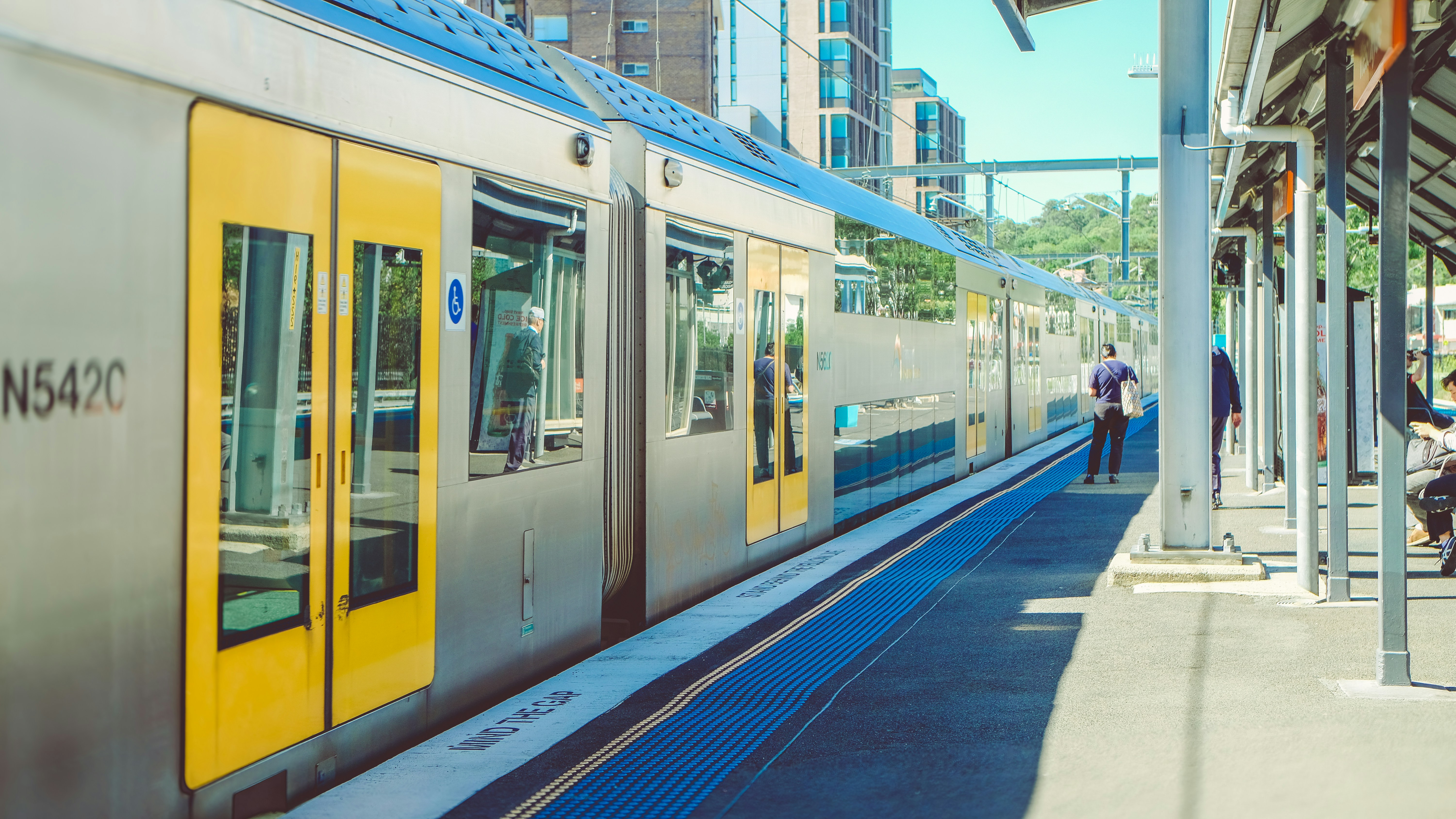Yellow-Trimmed Metro Car at a Sunlit Platform