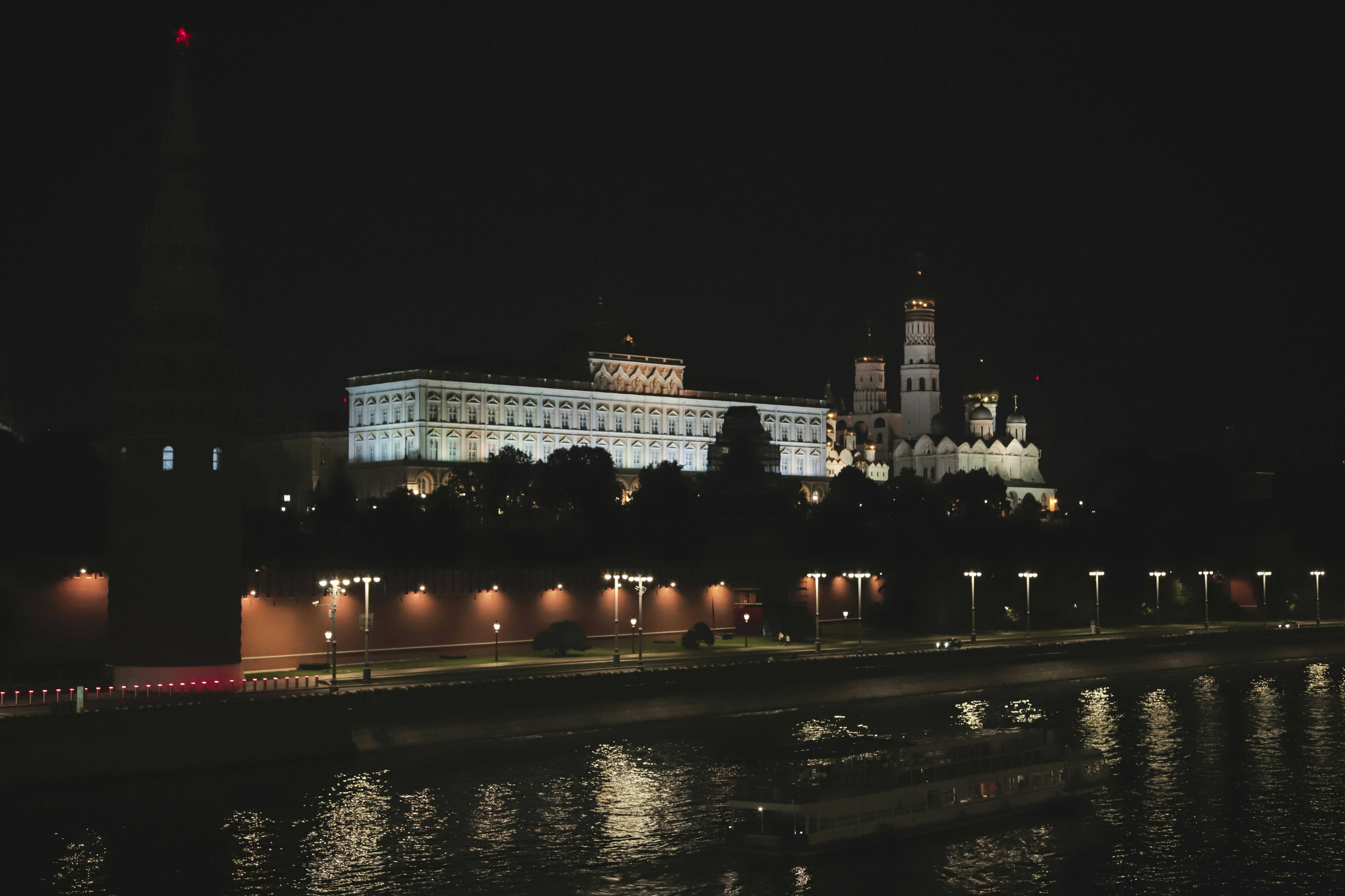 Moonlit Kremlin by the River: A Quiet Night Scene