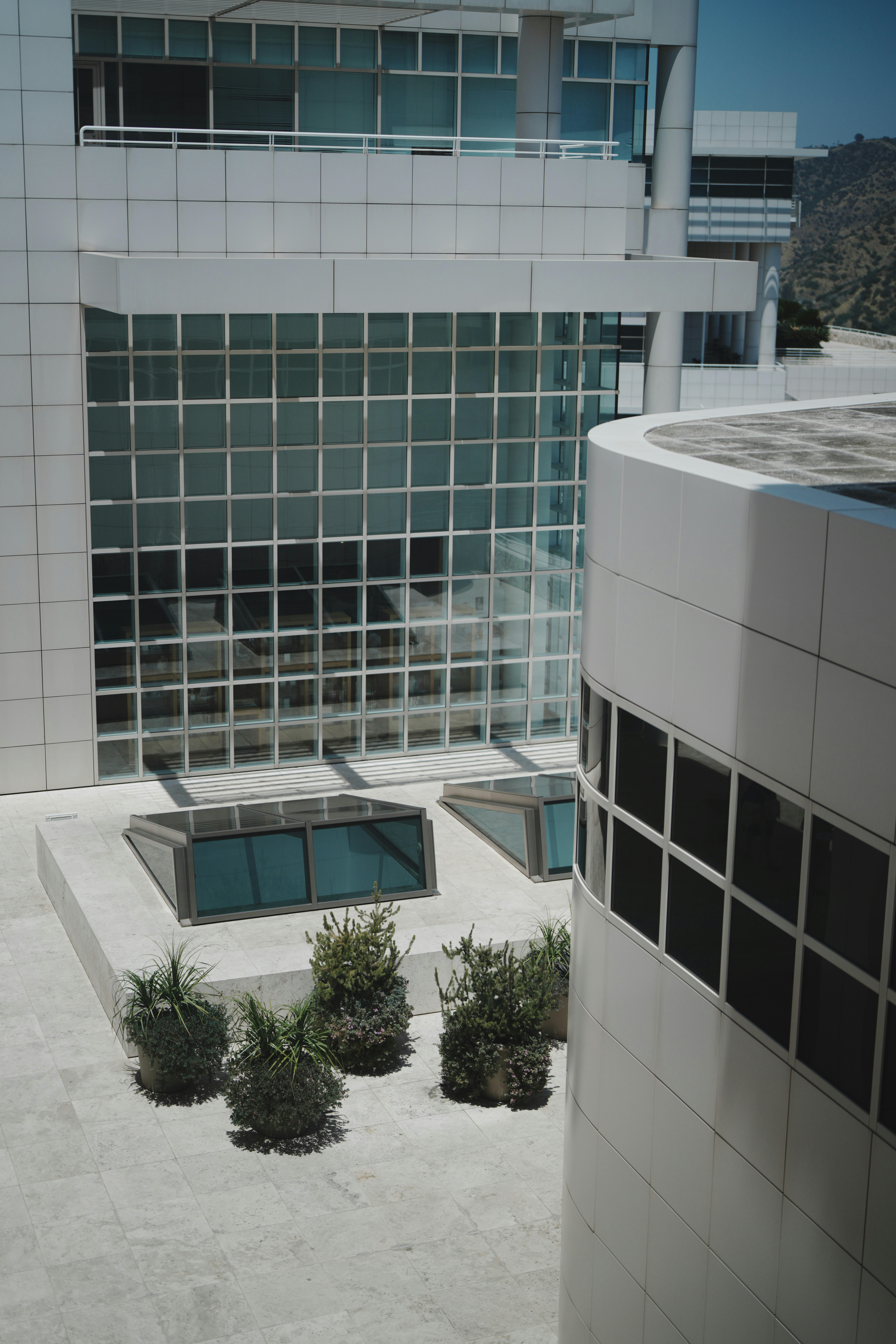 Architectural Echo: Modern Facade with Courtyard Greens