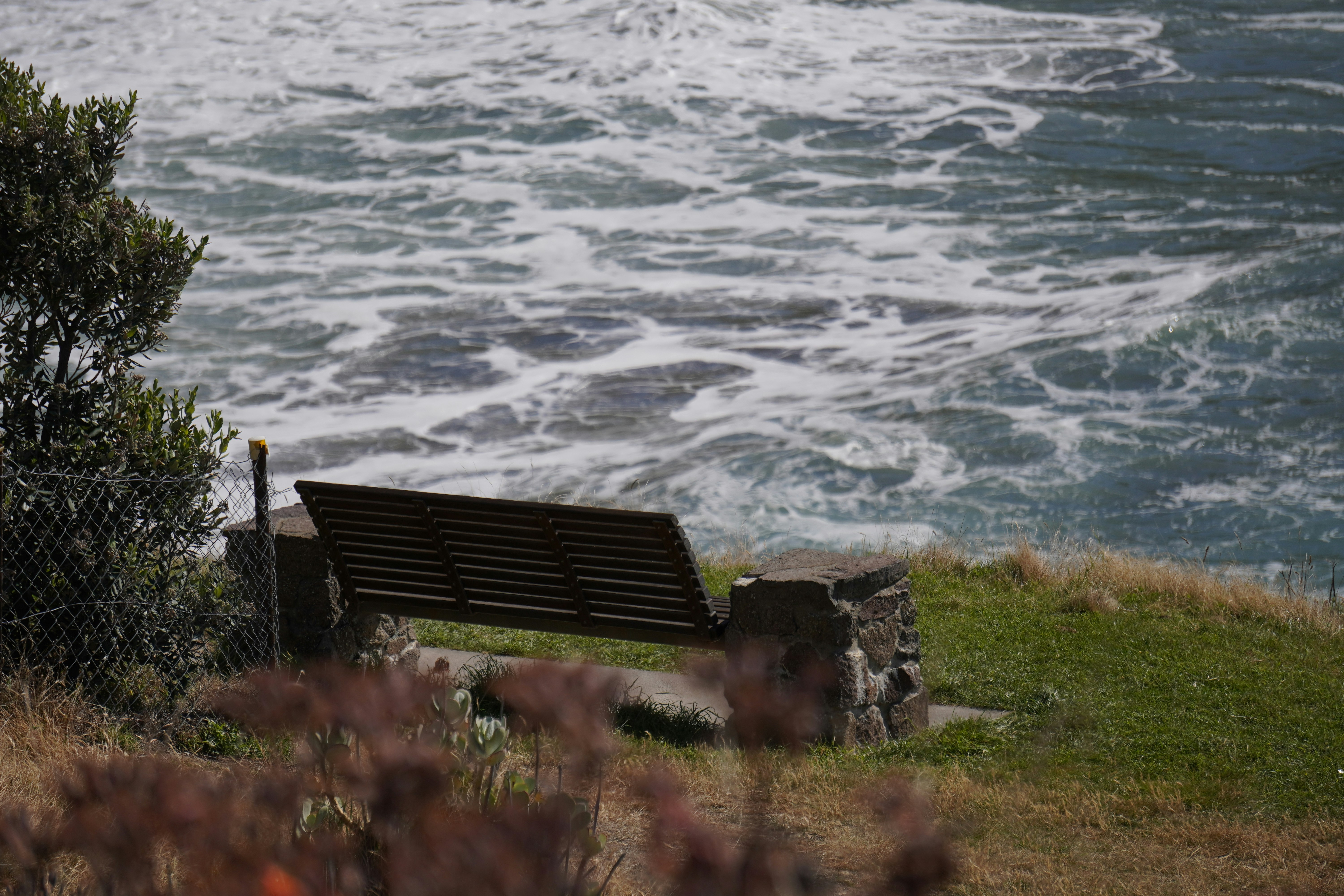 Bench by the Sea: Quiet Cliffside Pause
