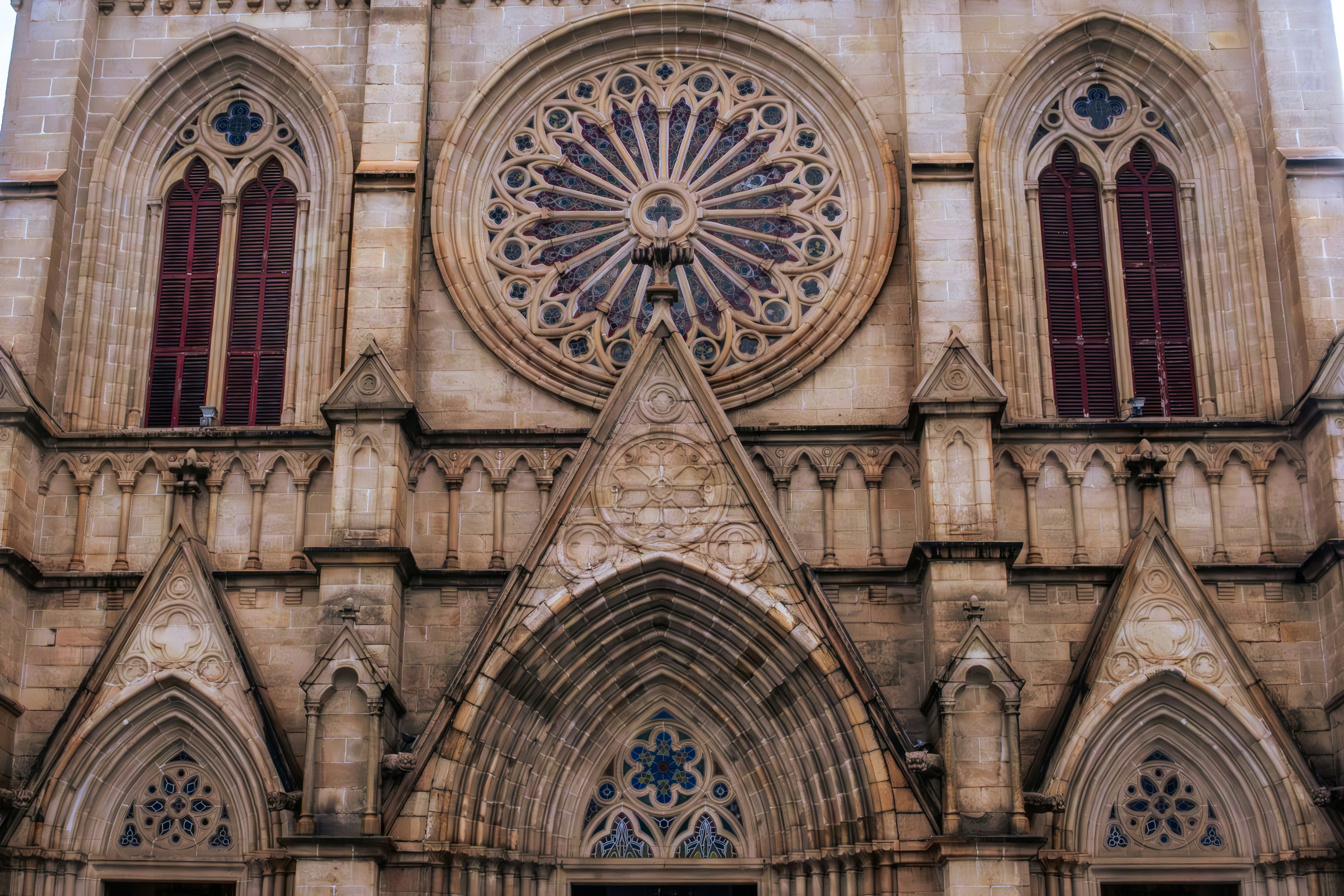 Gothic Cathedral Facade: Rose Window and Triumphal Arch
