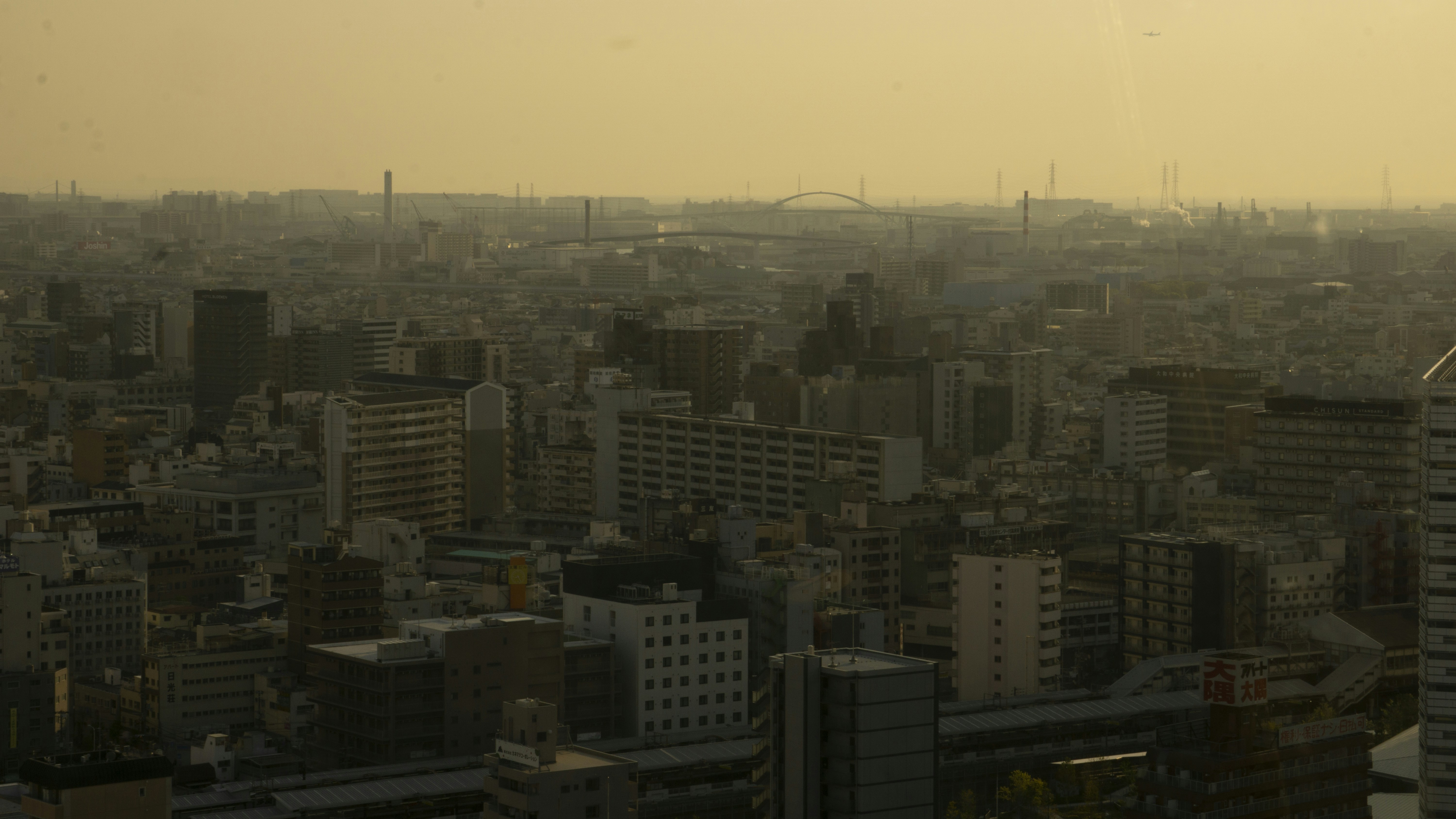 Hazy Metropolis: Dawn Hush Over a Dense Cityscape