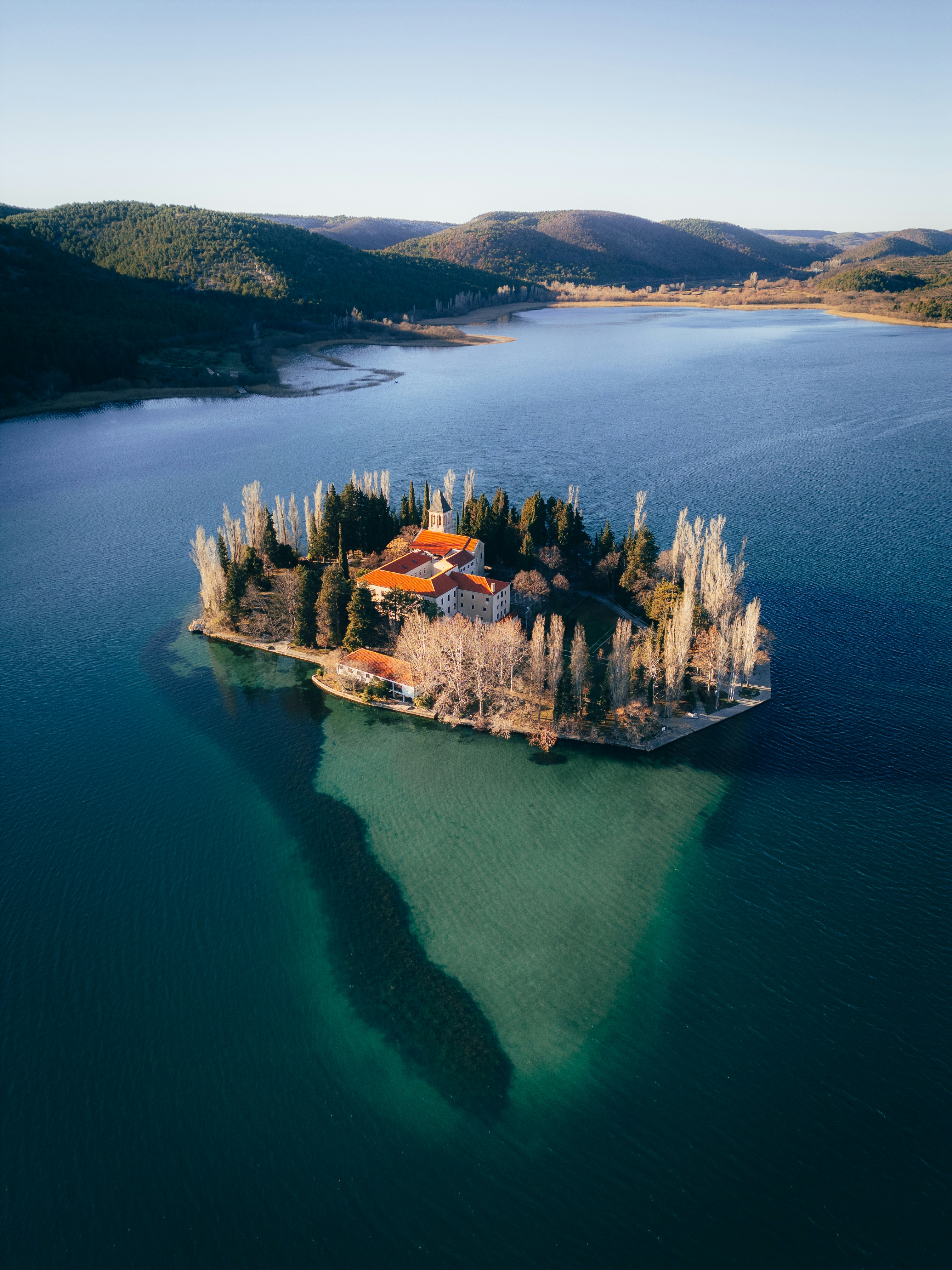 A solitary lakeside manor on a bordered island