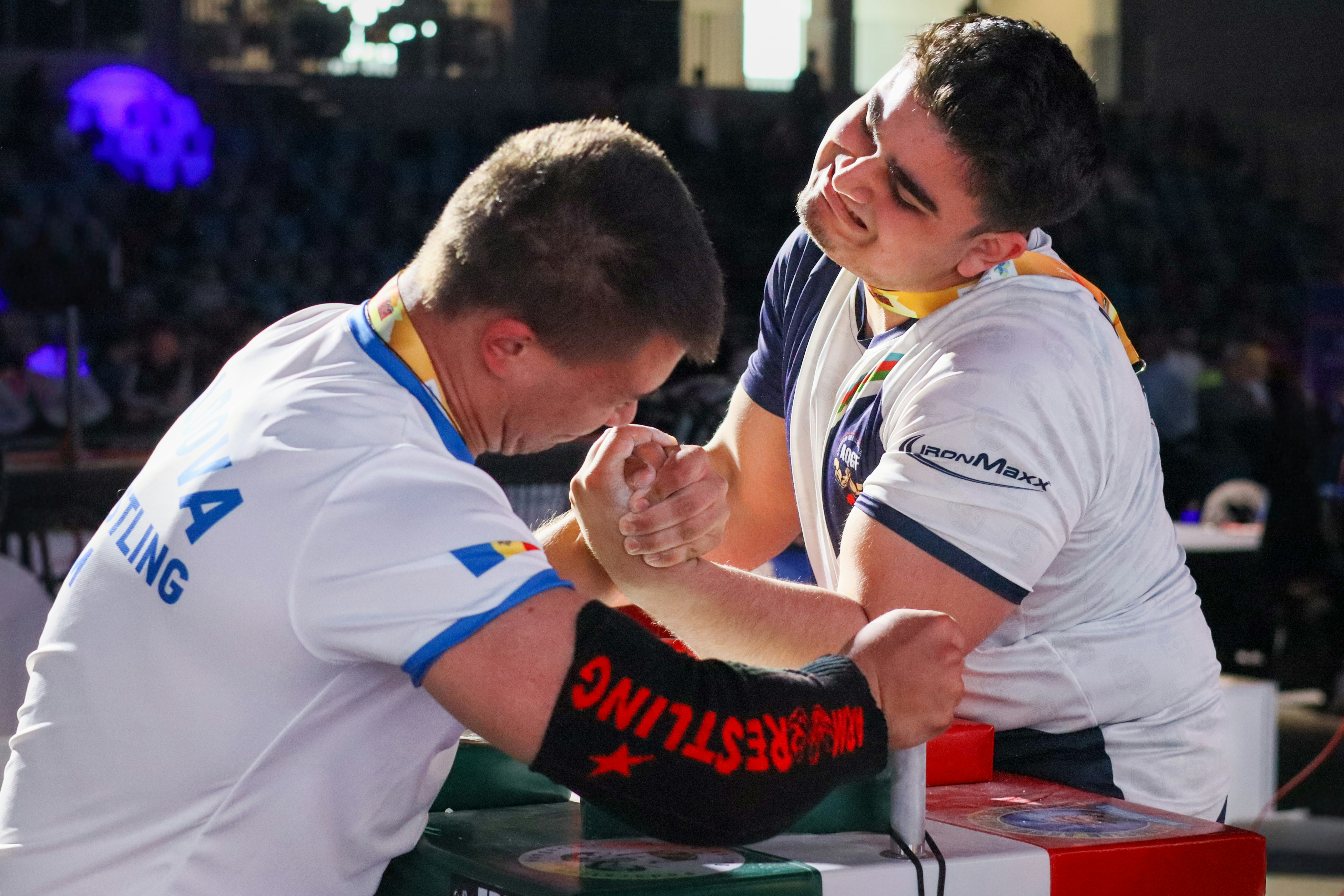 Gripping Arm-Wrestle: Precision Down to the Grip