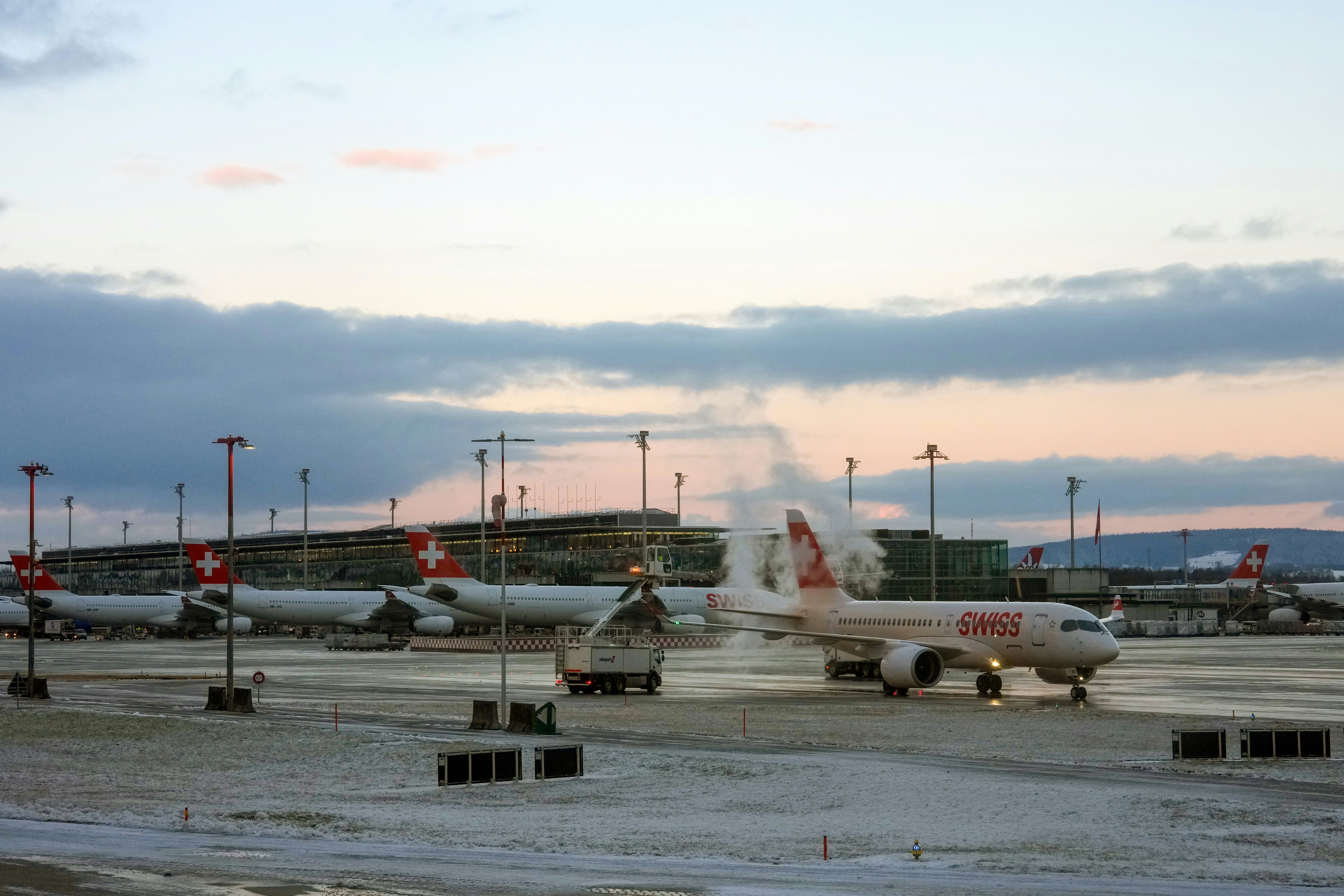 Swiss Wings on the Snowed Apron: A Quiet Morning at the Terminal