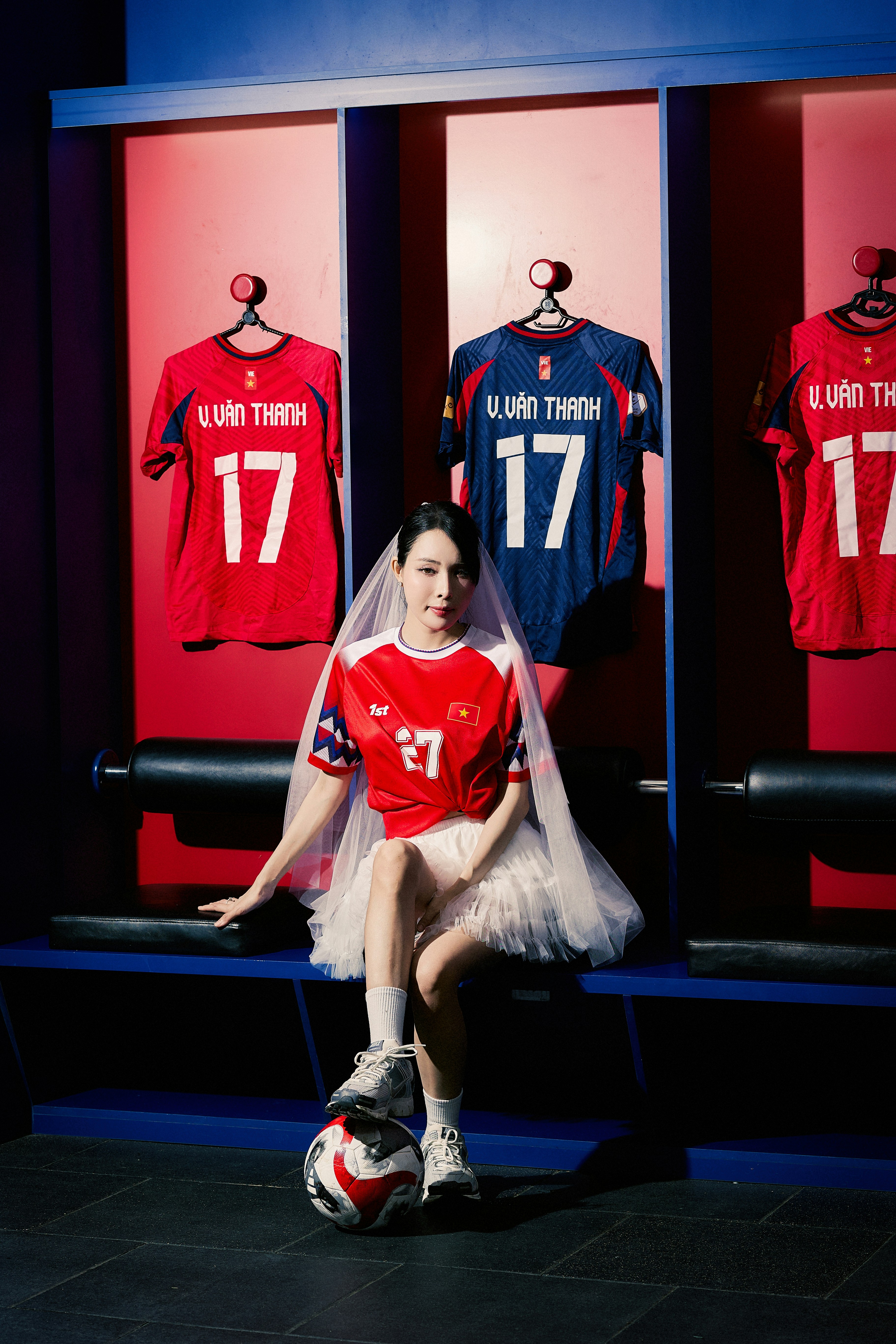 Veiled Victory: A Player's Quiet Moment in Neon Lockers