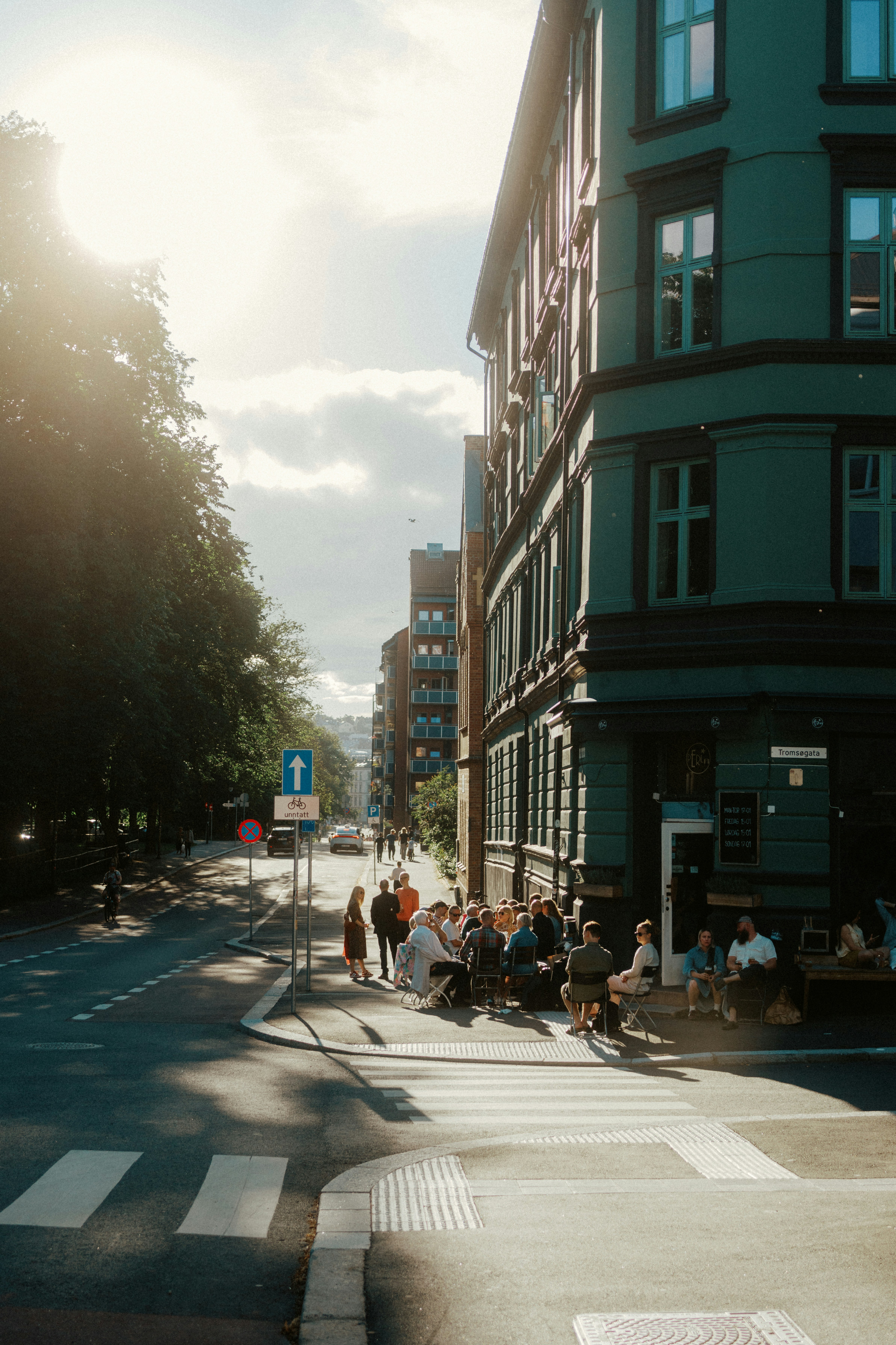 People enjoying a sunny day at a cafe in oslo