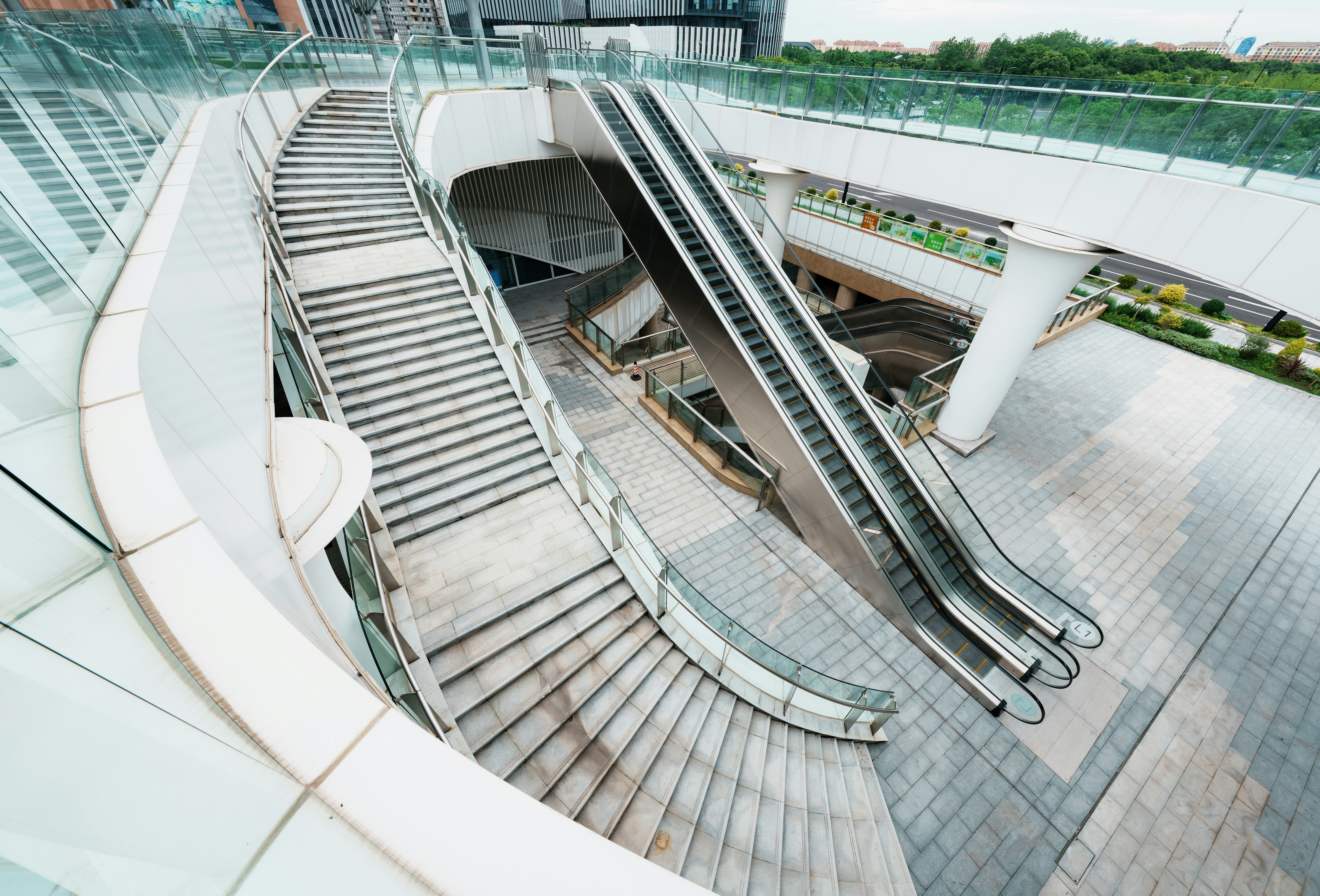 Geometric Descent: Escalator Confluence in a Modern Atrium