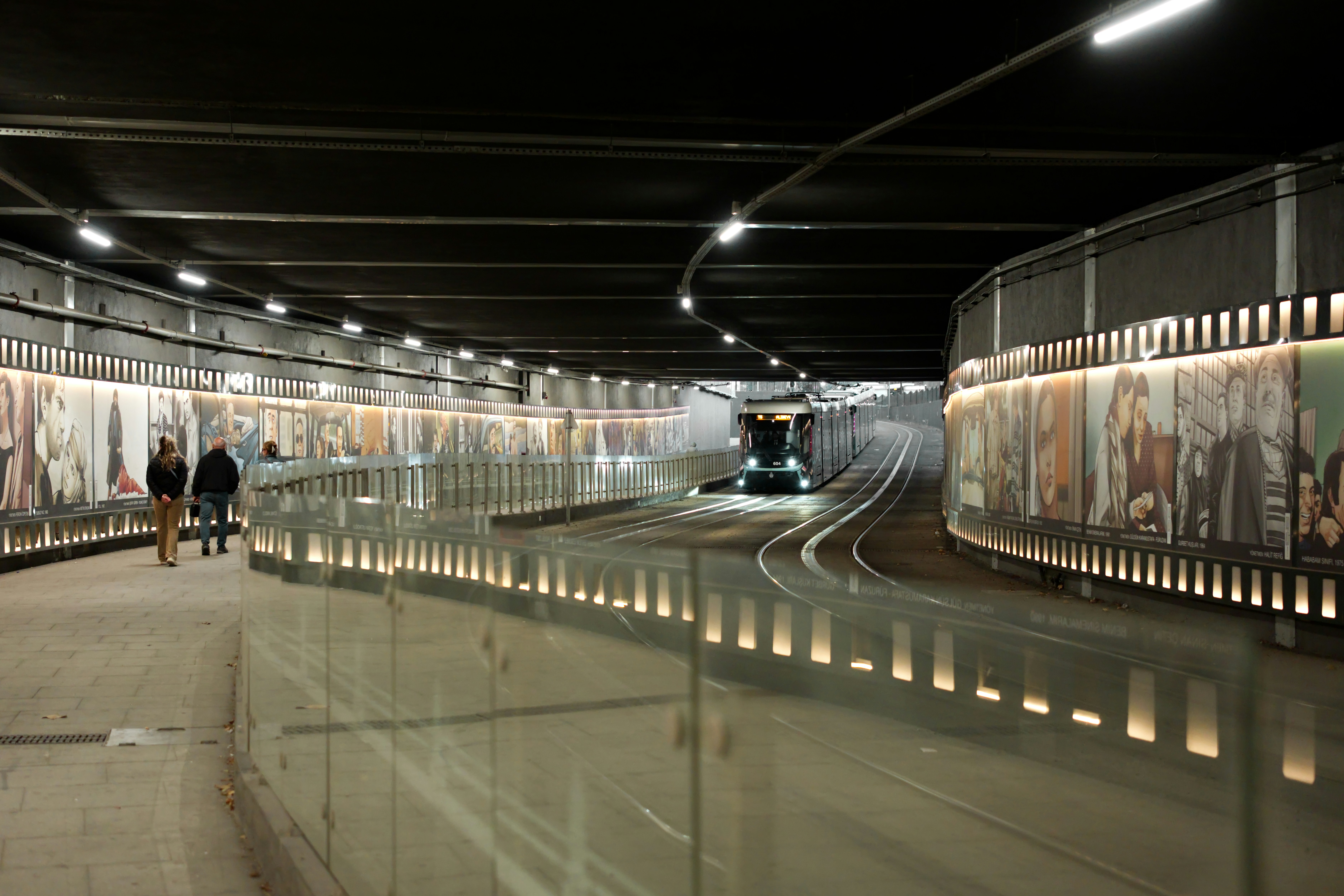 Tunnel Gallery: Quiet Transit Beneath the City