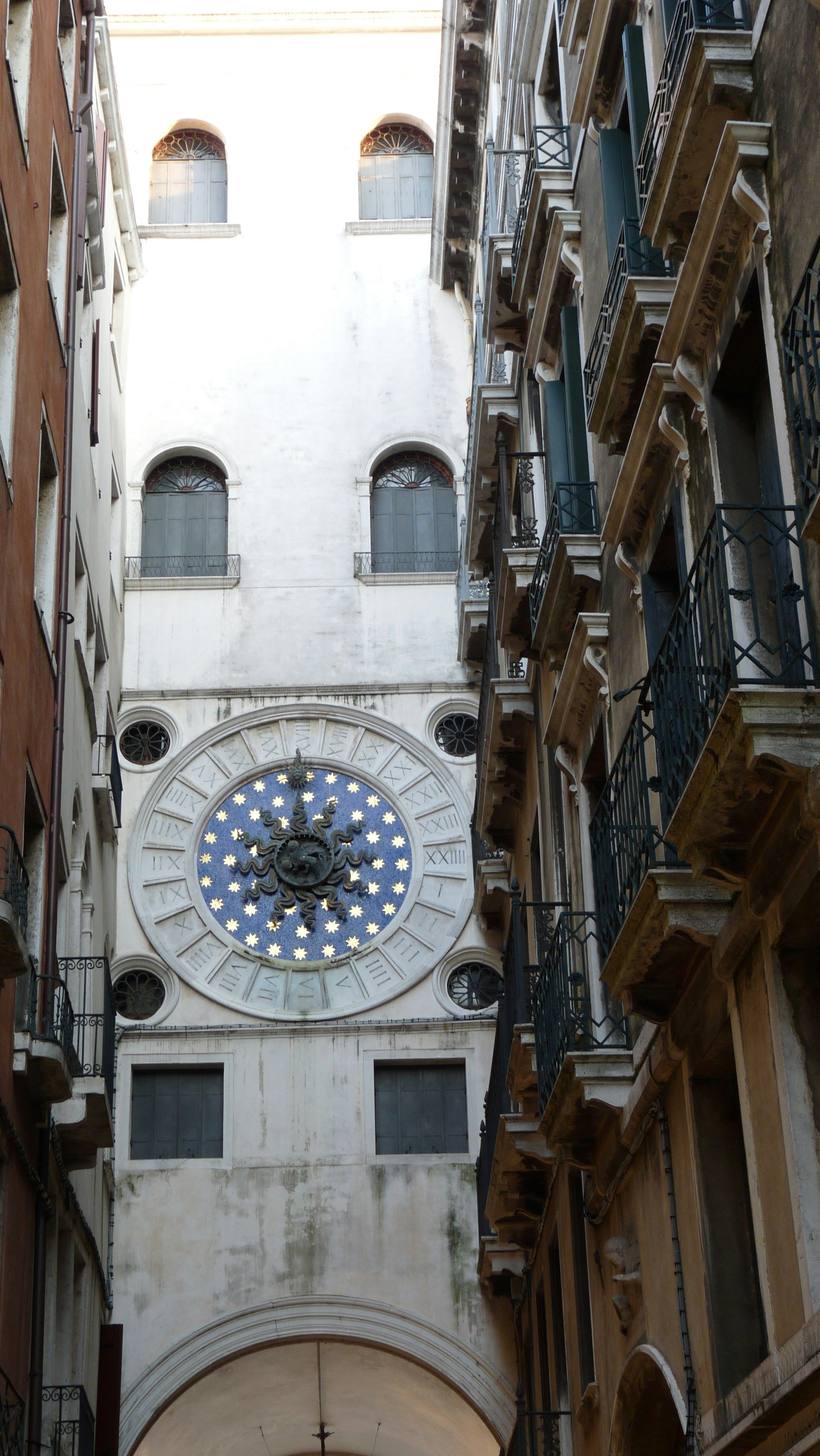 Clockwork Alley: A Gothic Roundel Between Facades