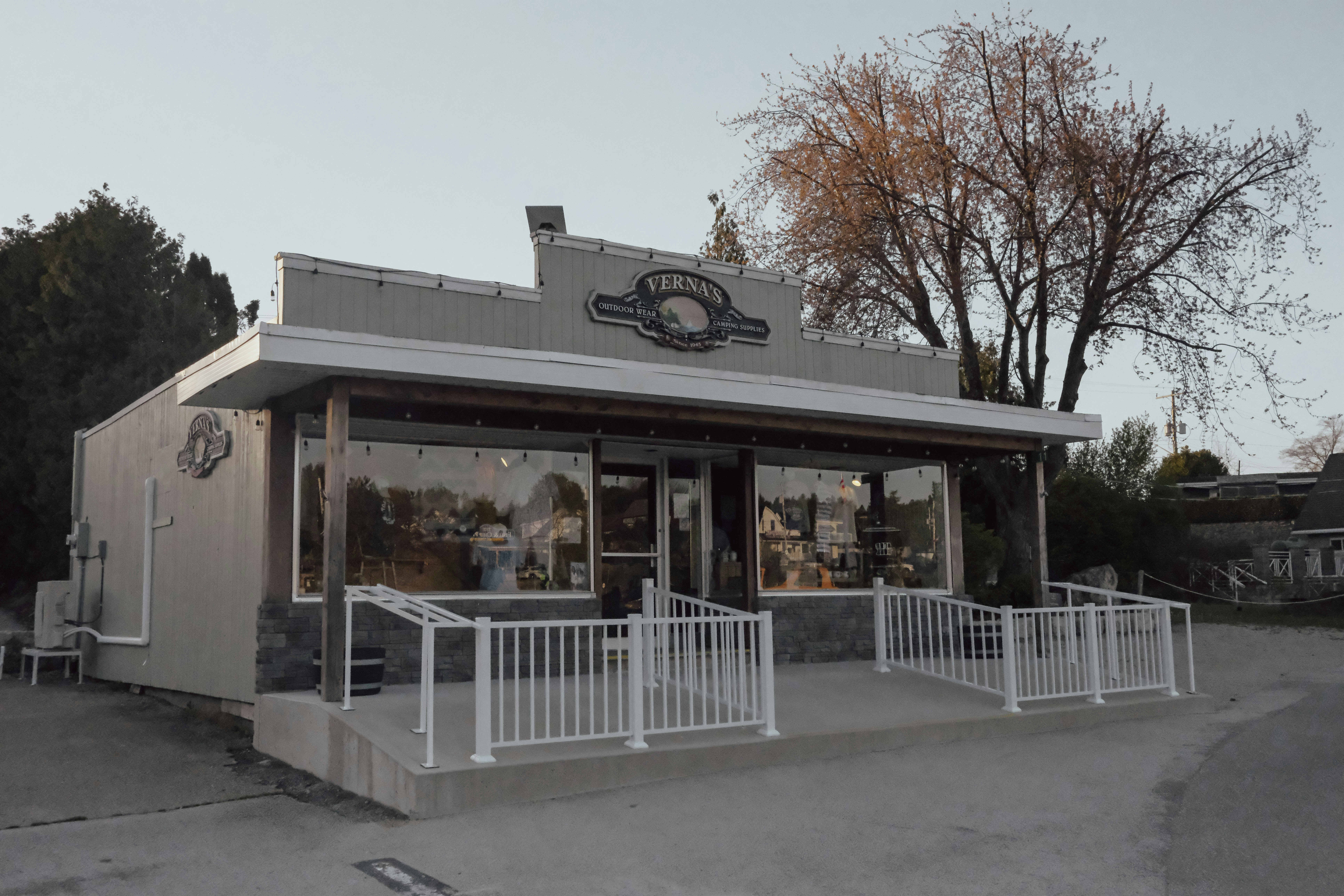 Exterior view of a small shop with large display windows. photo – Free ...
