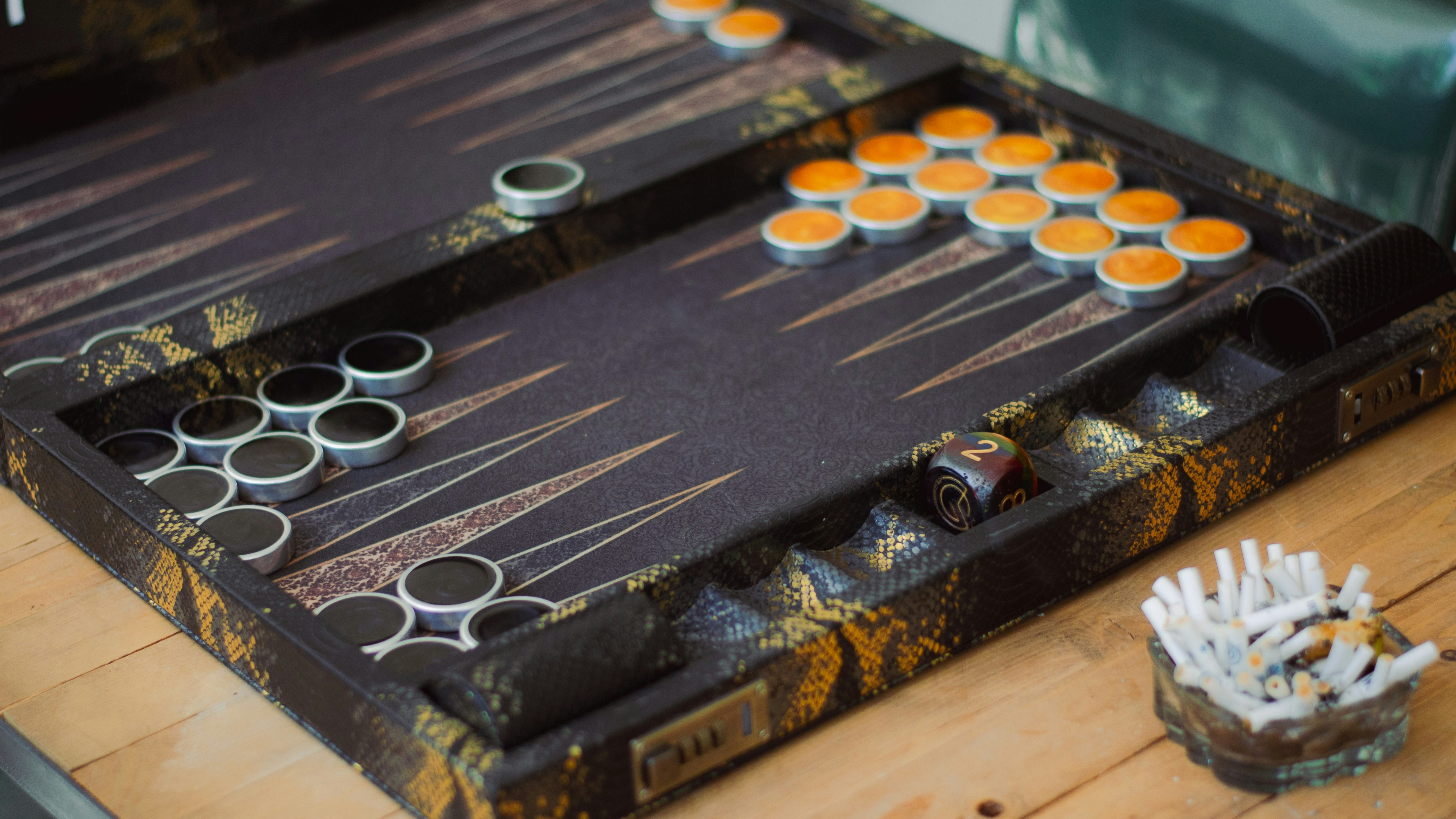 The Back-Street Backgammon: Tiles and Cigarette Ash