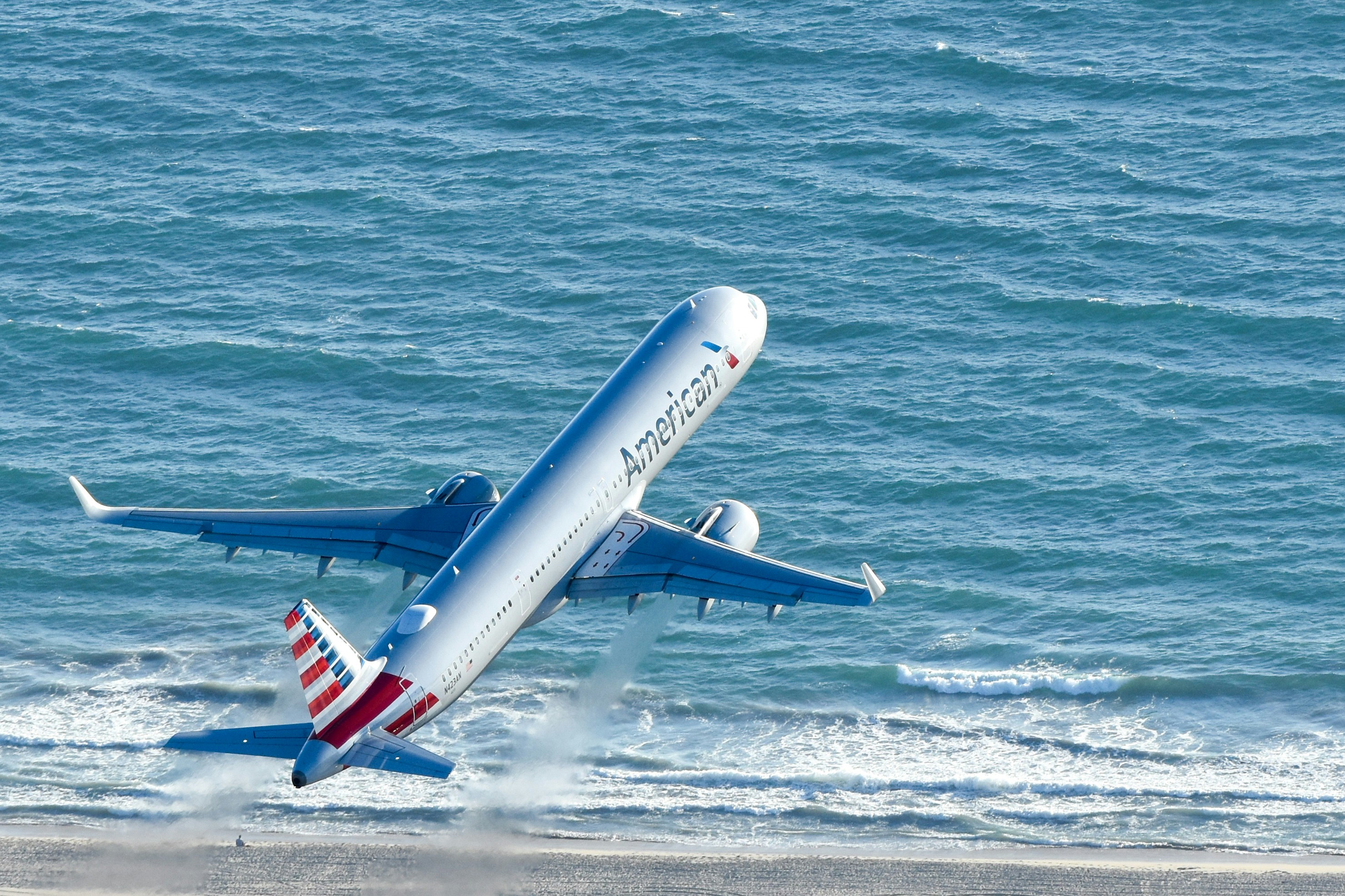 American Airlines Boeing 737 Cleaving the Atlantic Spray