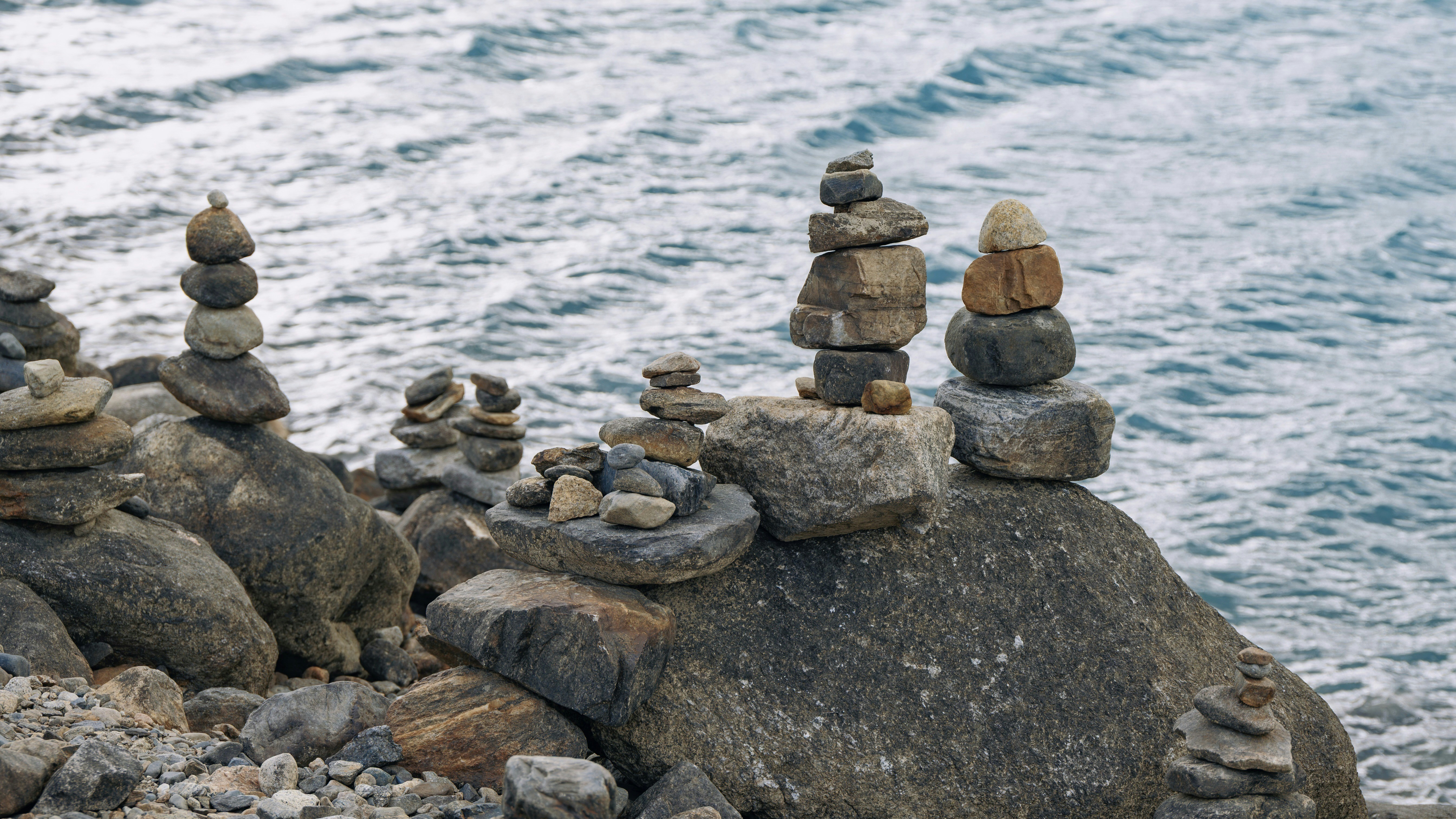 Balanced Stacks by the Sea: Quiet Rock Assembly
