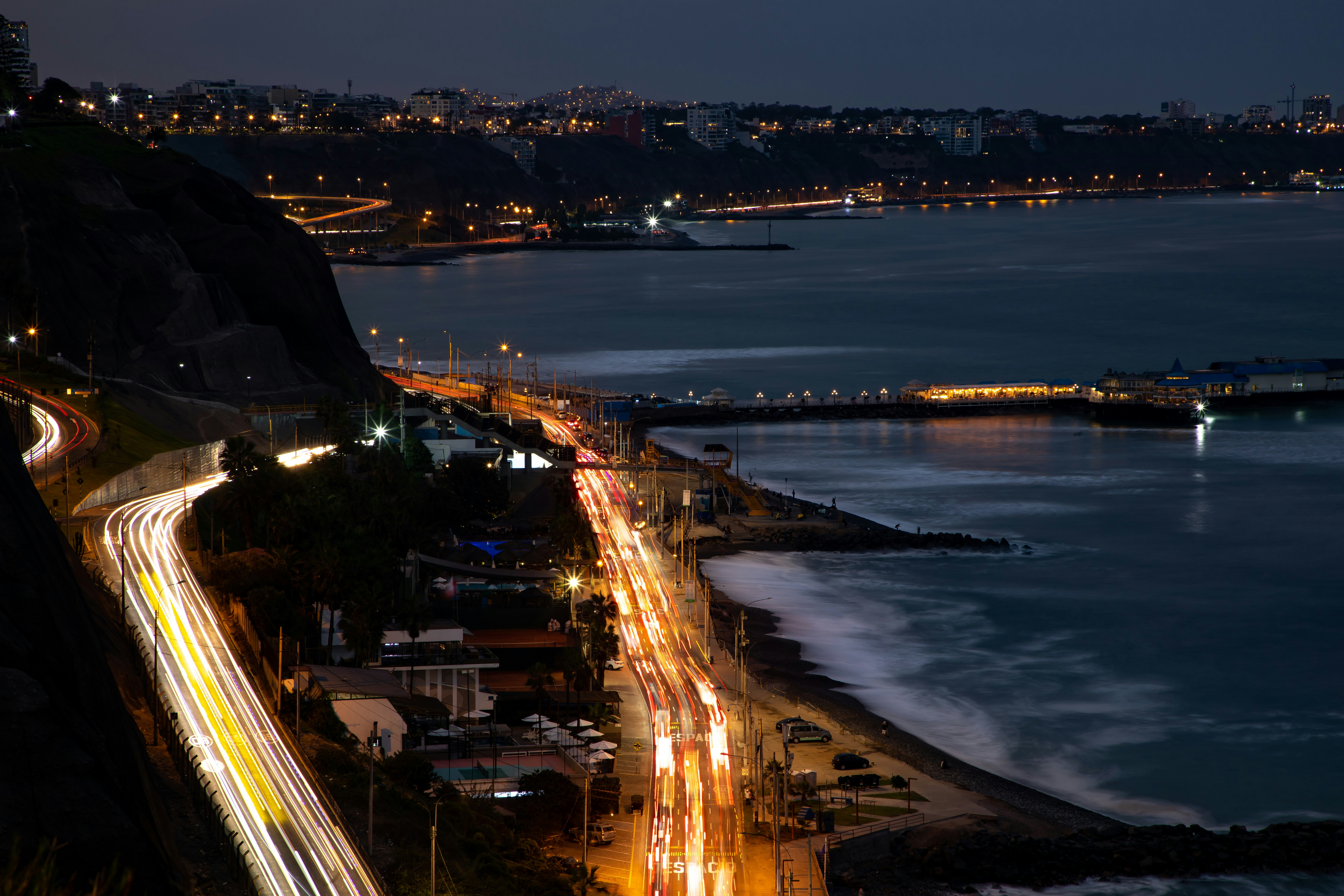 Coastal Night Run: Luminous Trails Along the Waterfront