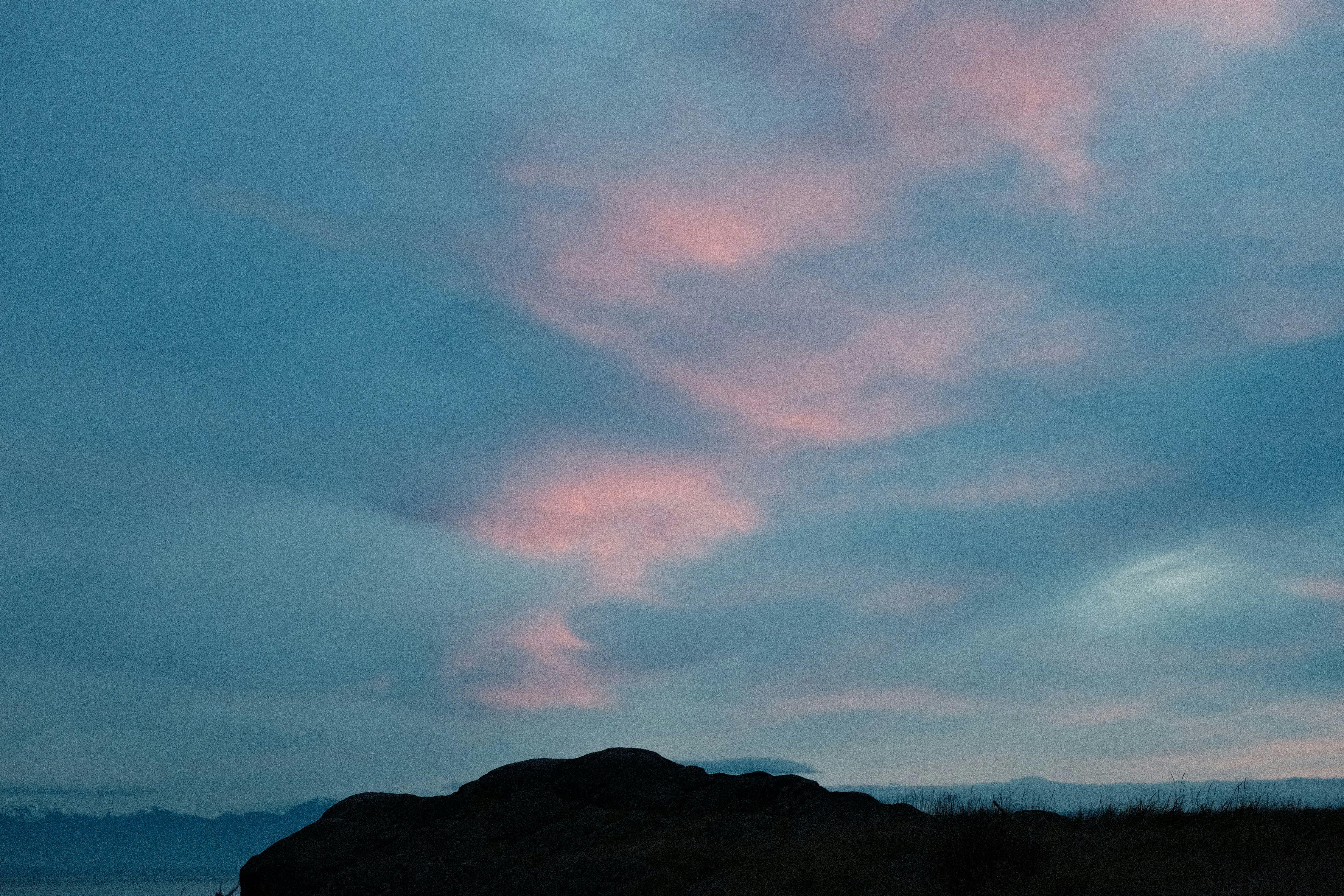 Dusk over the Ridge: Soft Clouds Doubling as Horizon