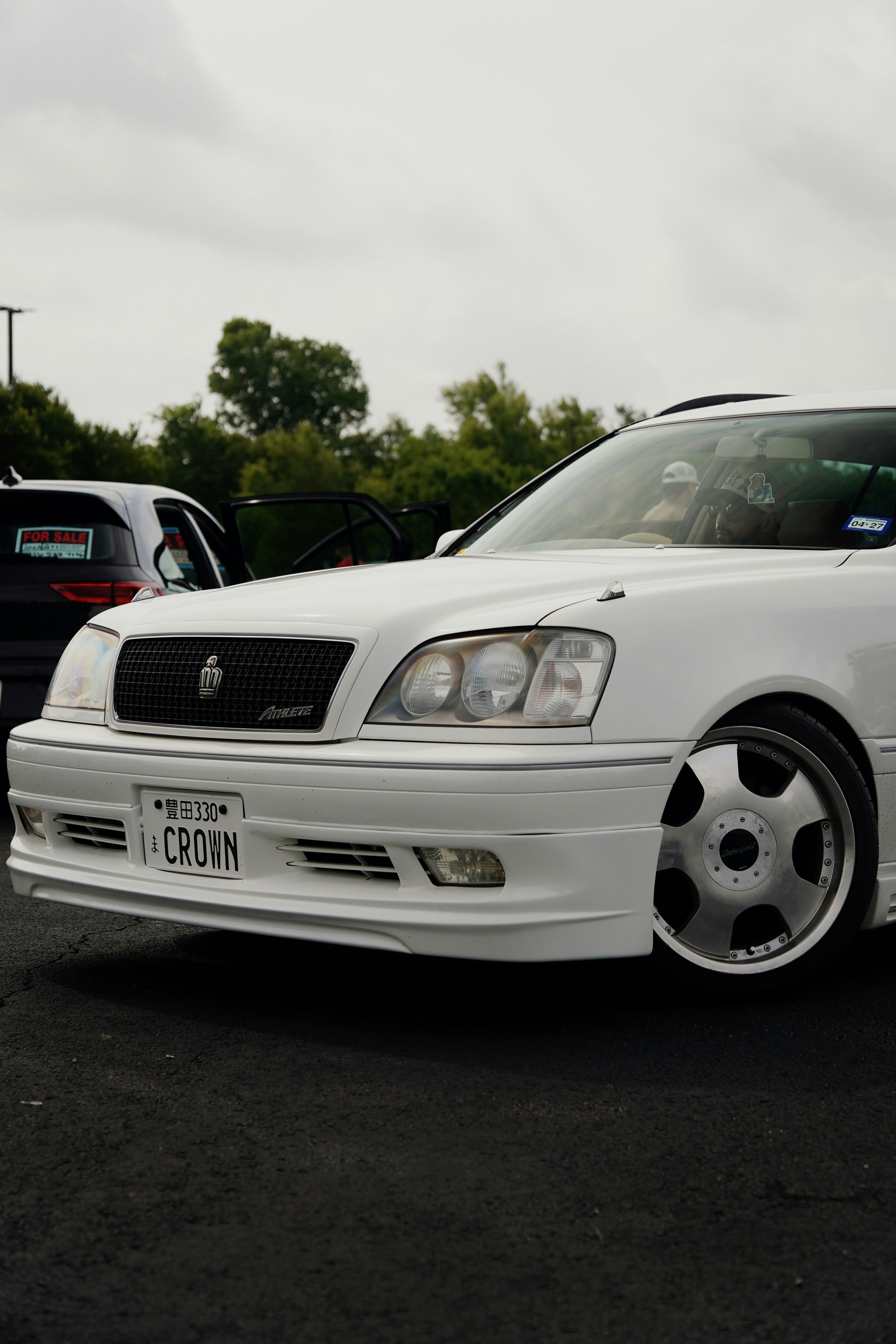 White Crowned Sedan: A Low-Angle Portrait of Detail and Quiet Power