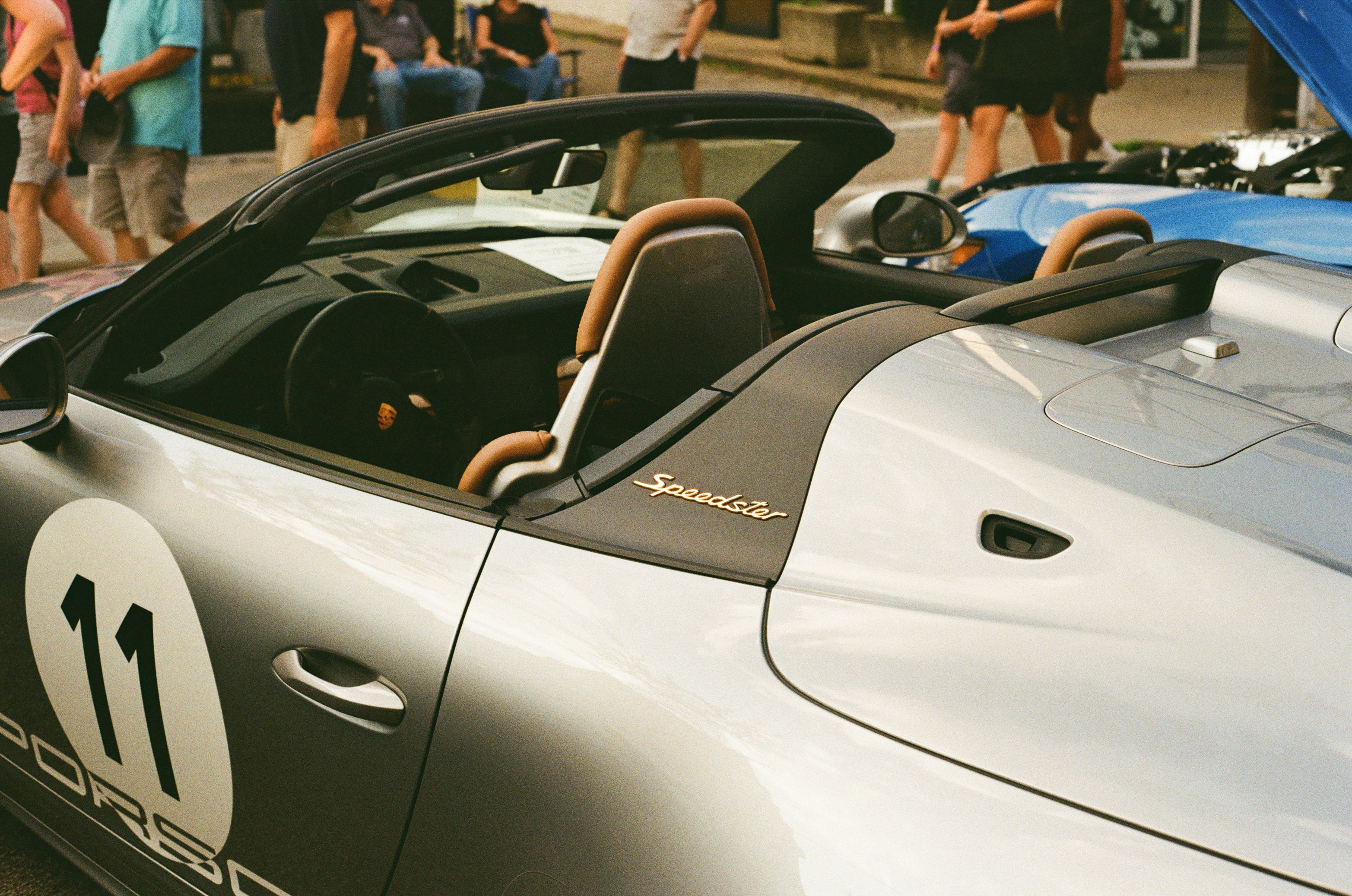 Open-Top Speedster, Crowd in the Wake