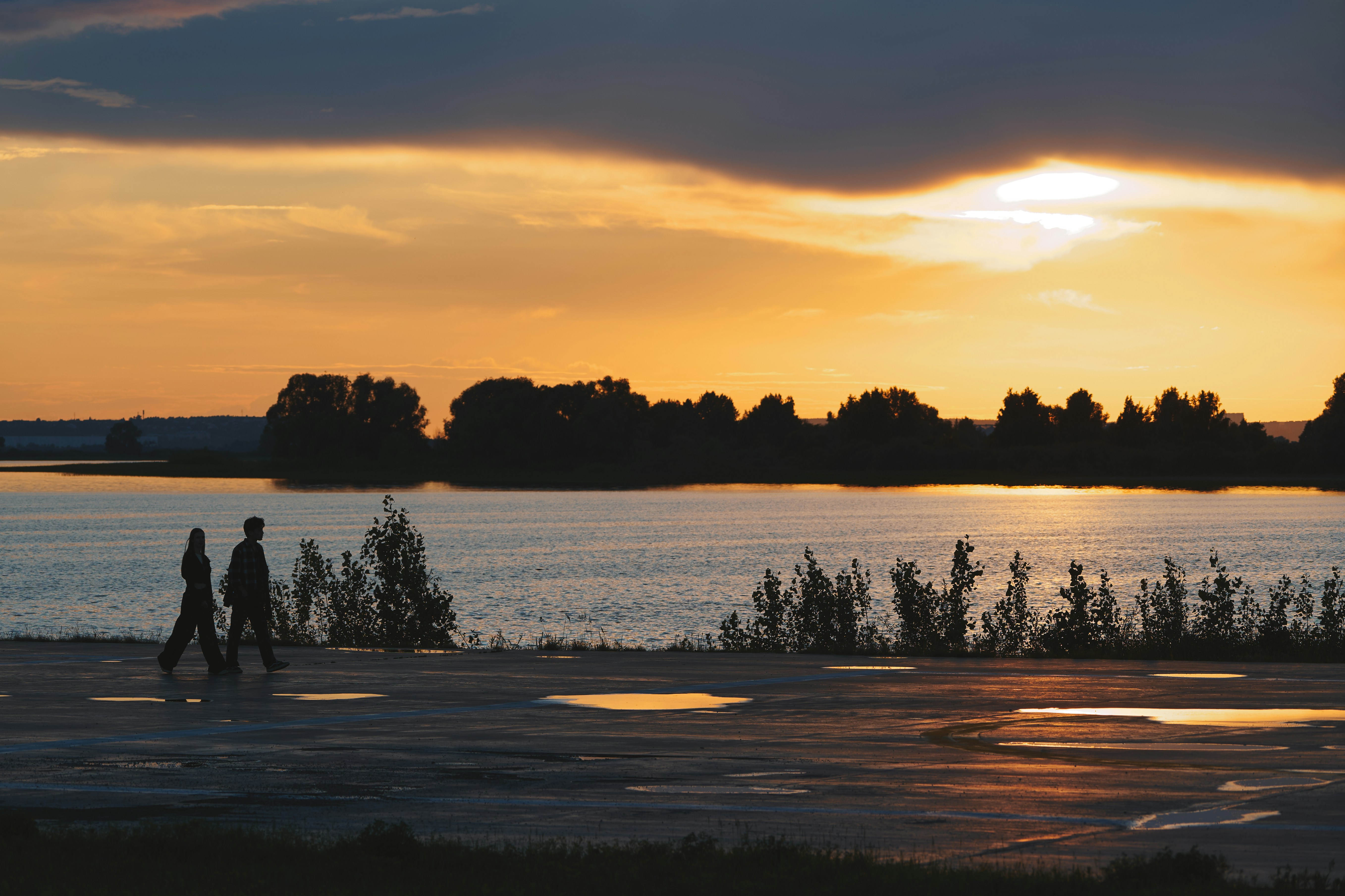 Evening Stroll Along the Dusk-Tinted Shore