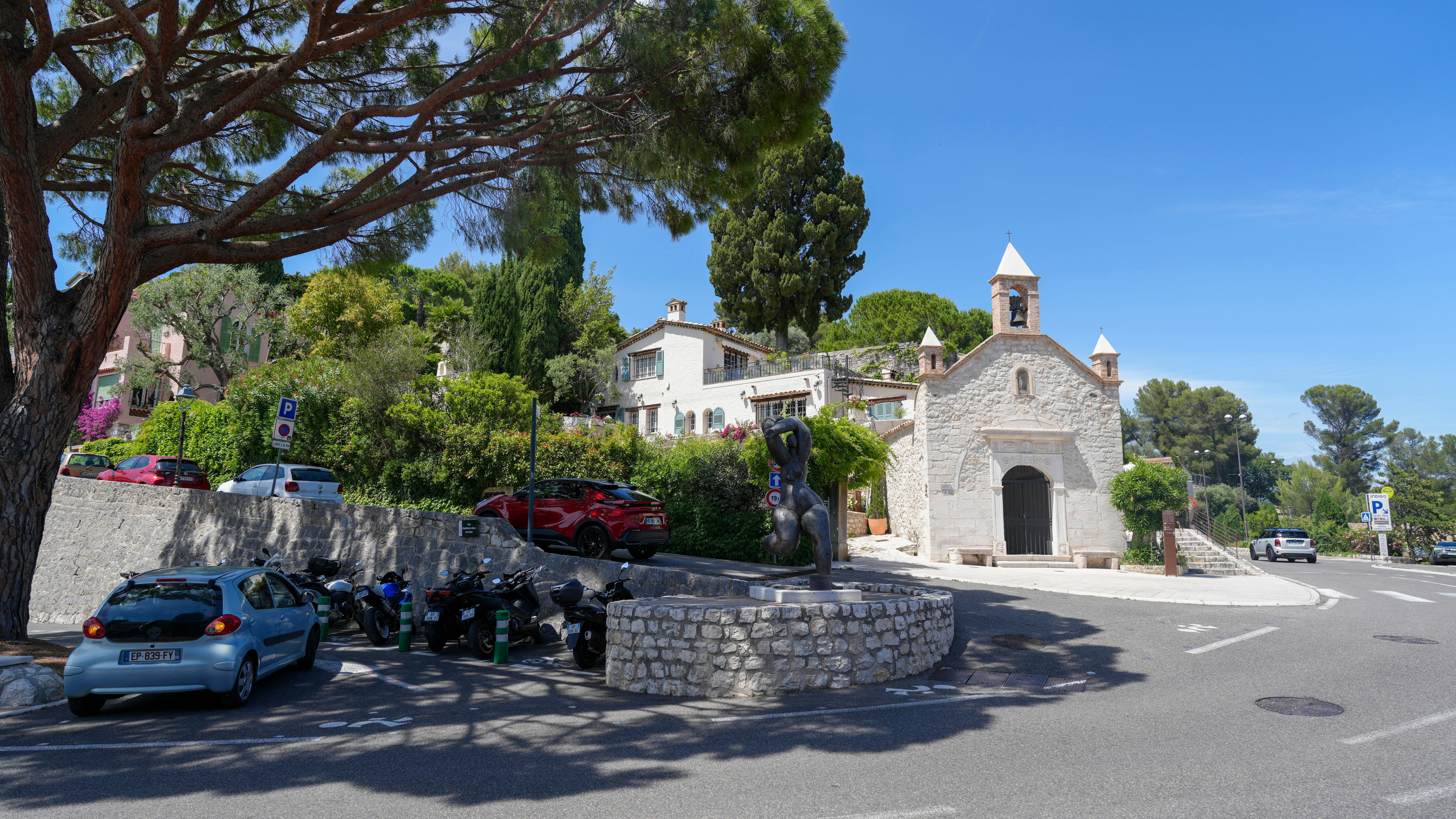 Stone Chapel at the Roundabout: A Quiet Provençal Corner