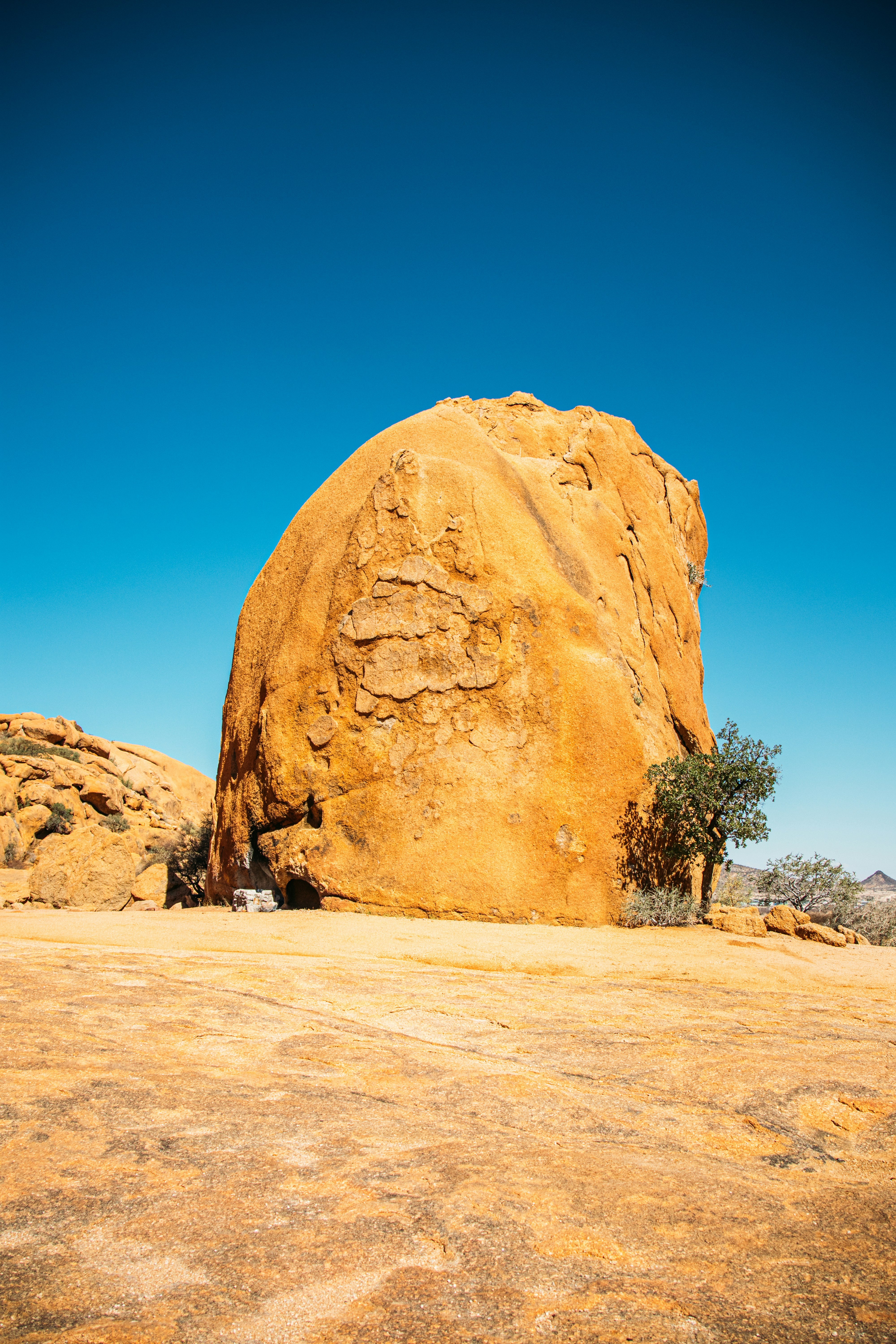 The Giant Boulder Standalone under a Vivid Desert Sky