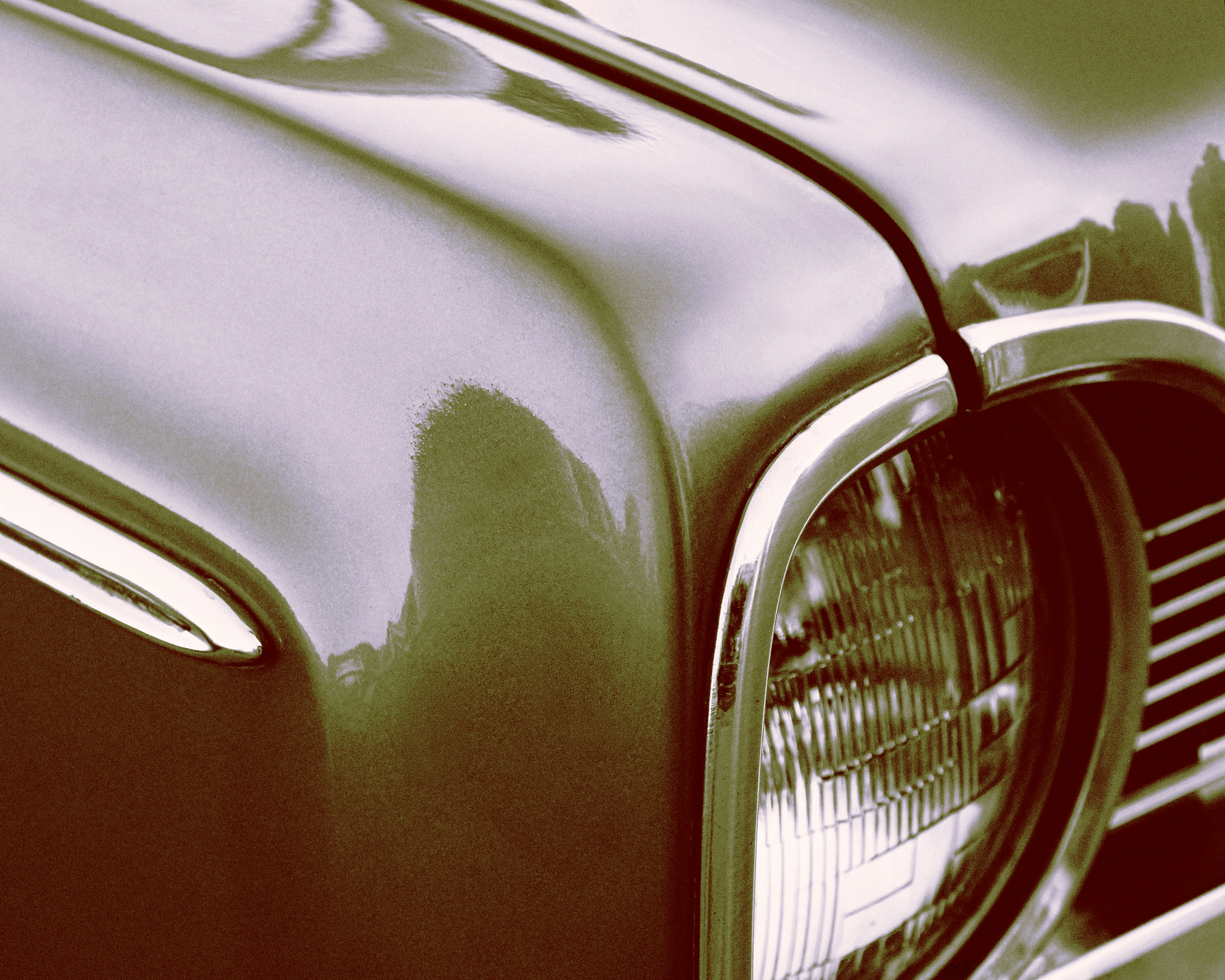Chrome and Curves: A Vintage Car's Quiet Portrait