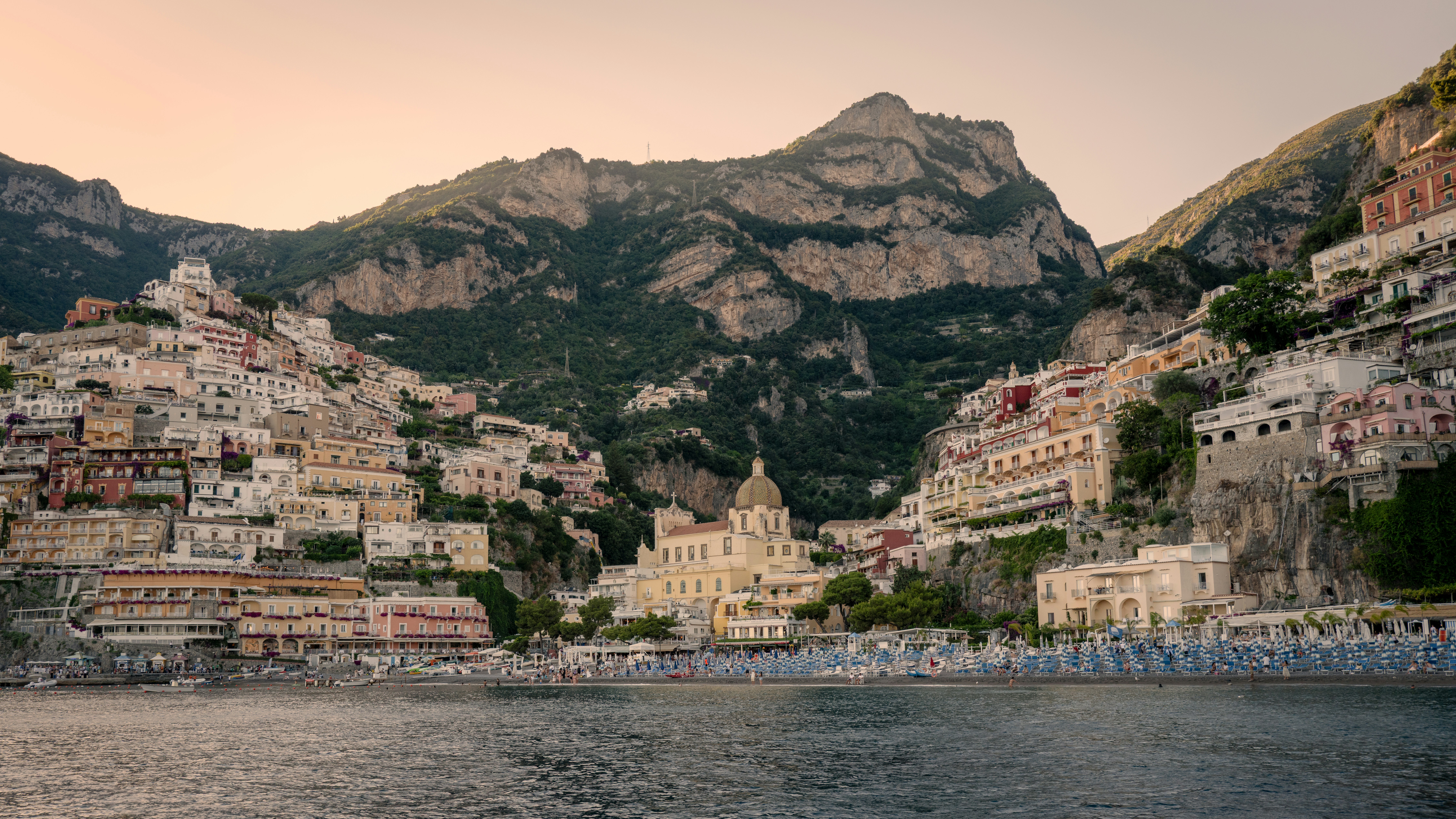 Vesuvian Village Shelf: a coastal Mediterranean panorama cradled by steep cliffs