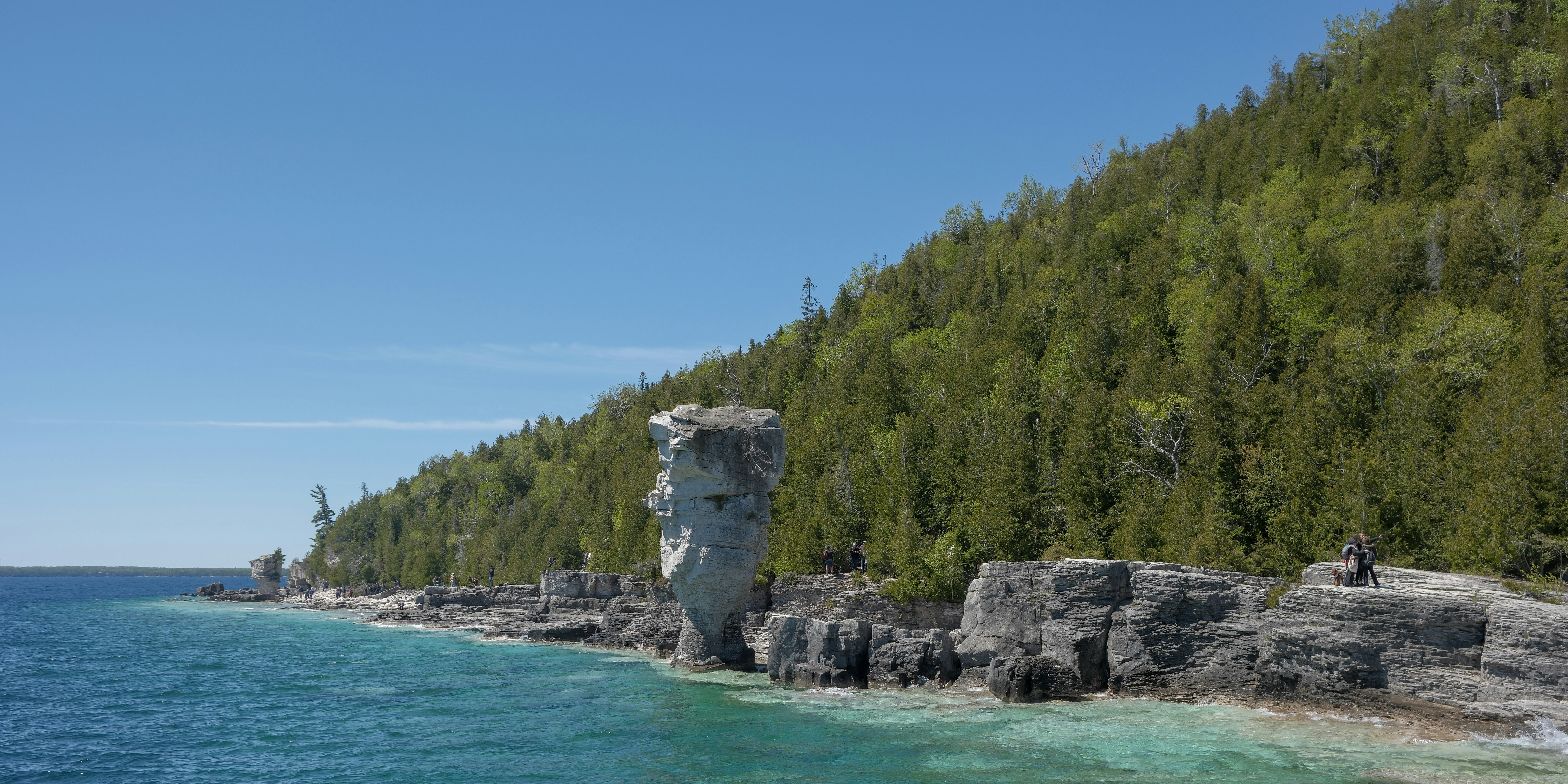 Cliffside Reaches: Stripe of Sea and Stone
