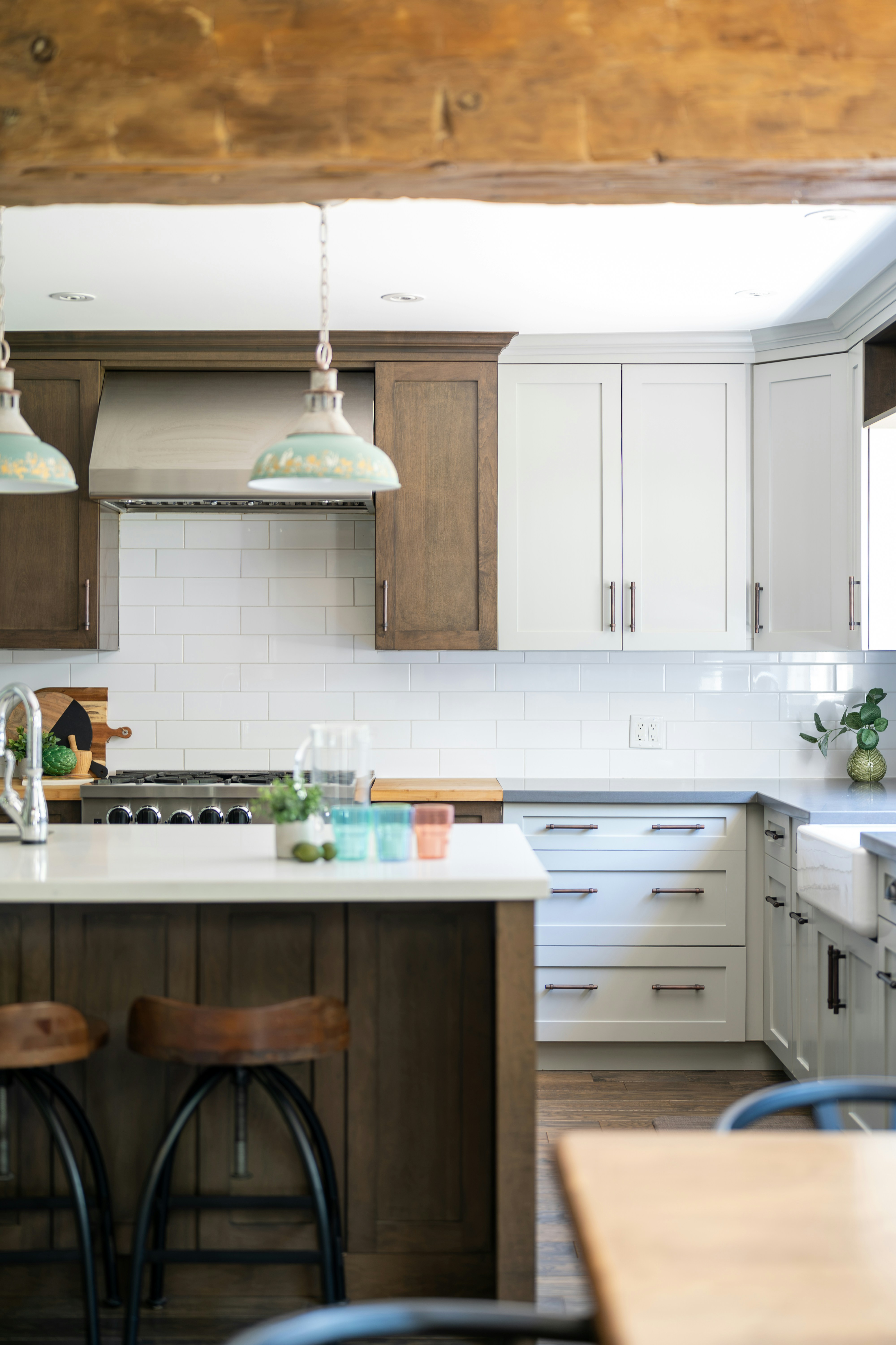 Warm Kitchen Island Dawn: Subtle Steam and Soft Light